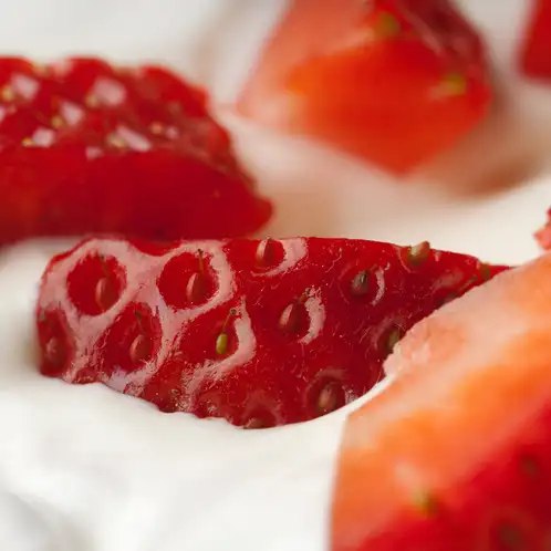 CS — КЛУБНИКА СО СЛИВКАМИ [STRAWBERRIES & CREAM] - CANDLESCIENCE