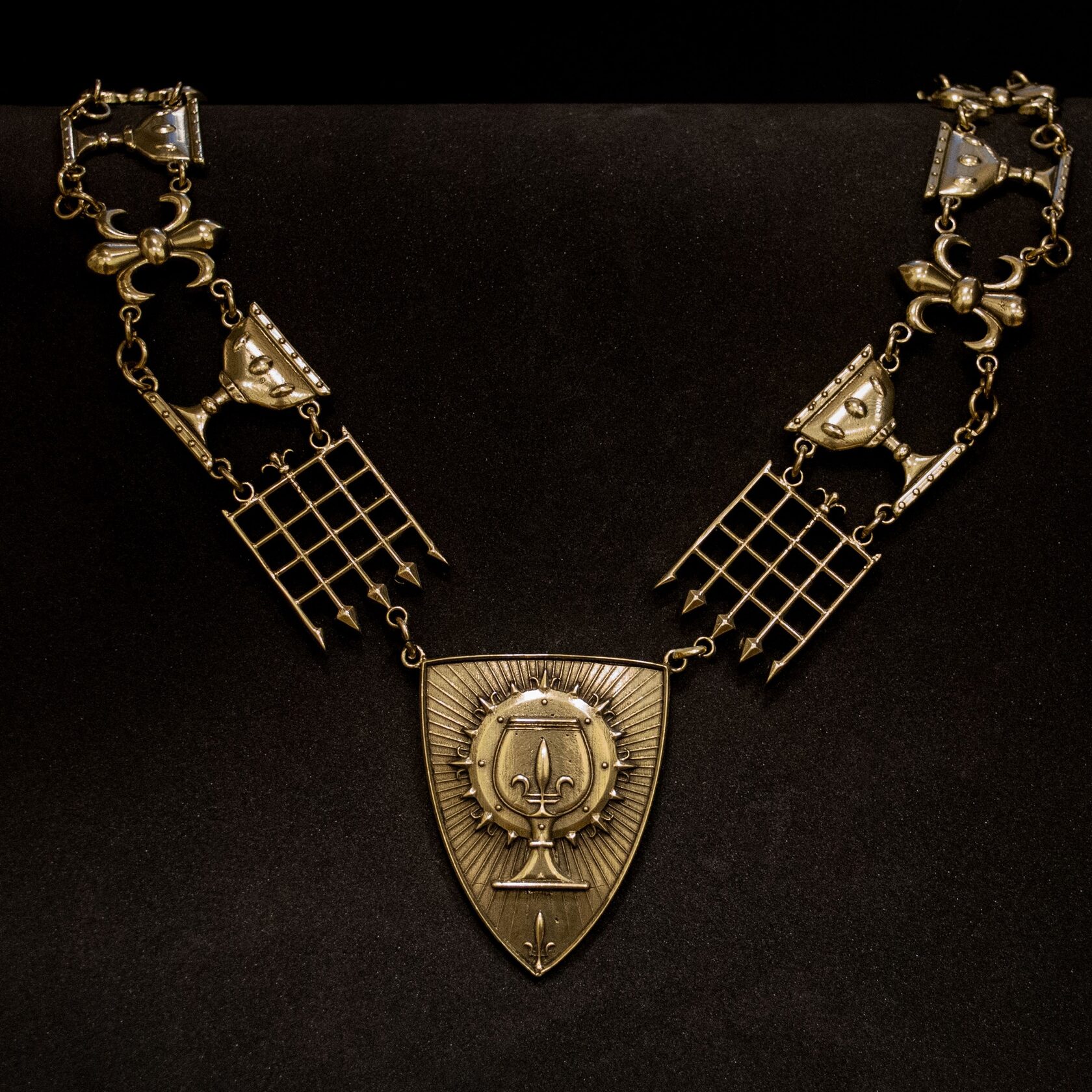 Knight's collar custom with pendant - Copper Raven