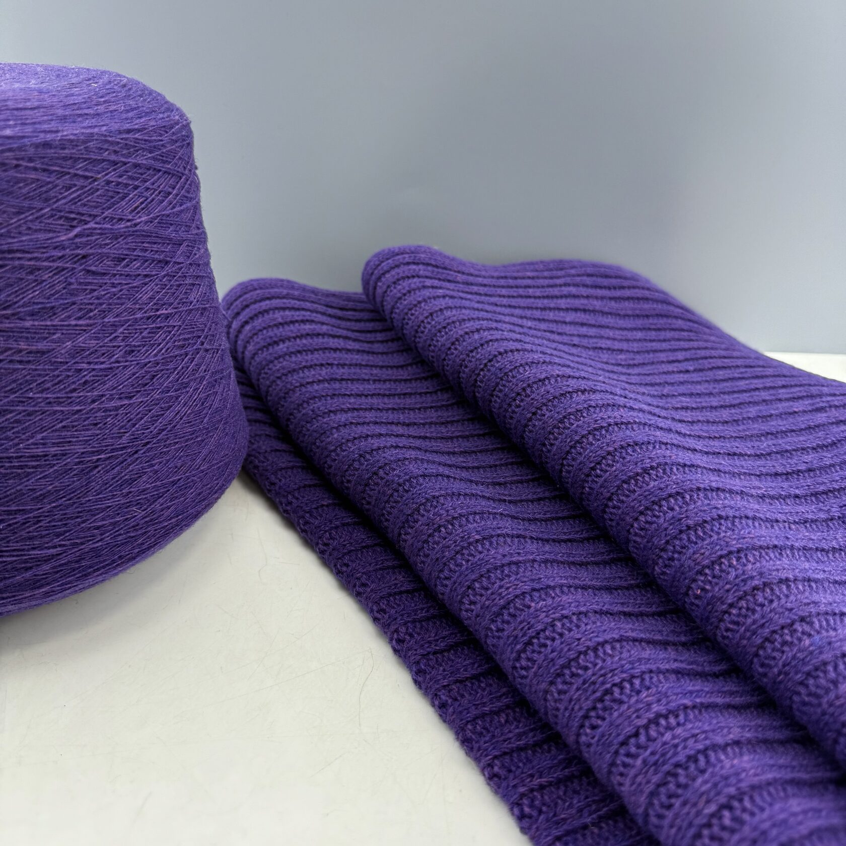 Палантин из шерсти ягнят цвет фиолетовый бензин купить по доступной ...