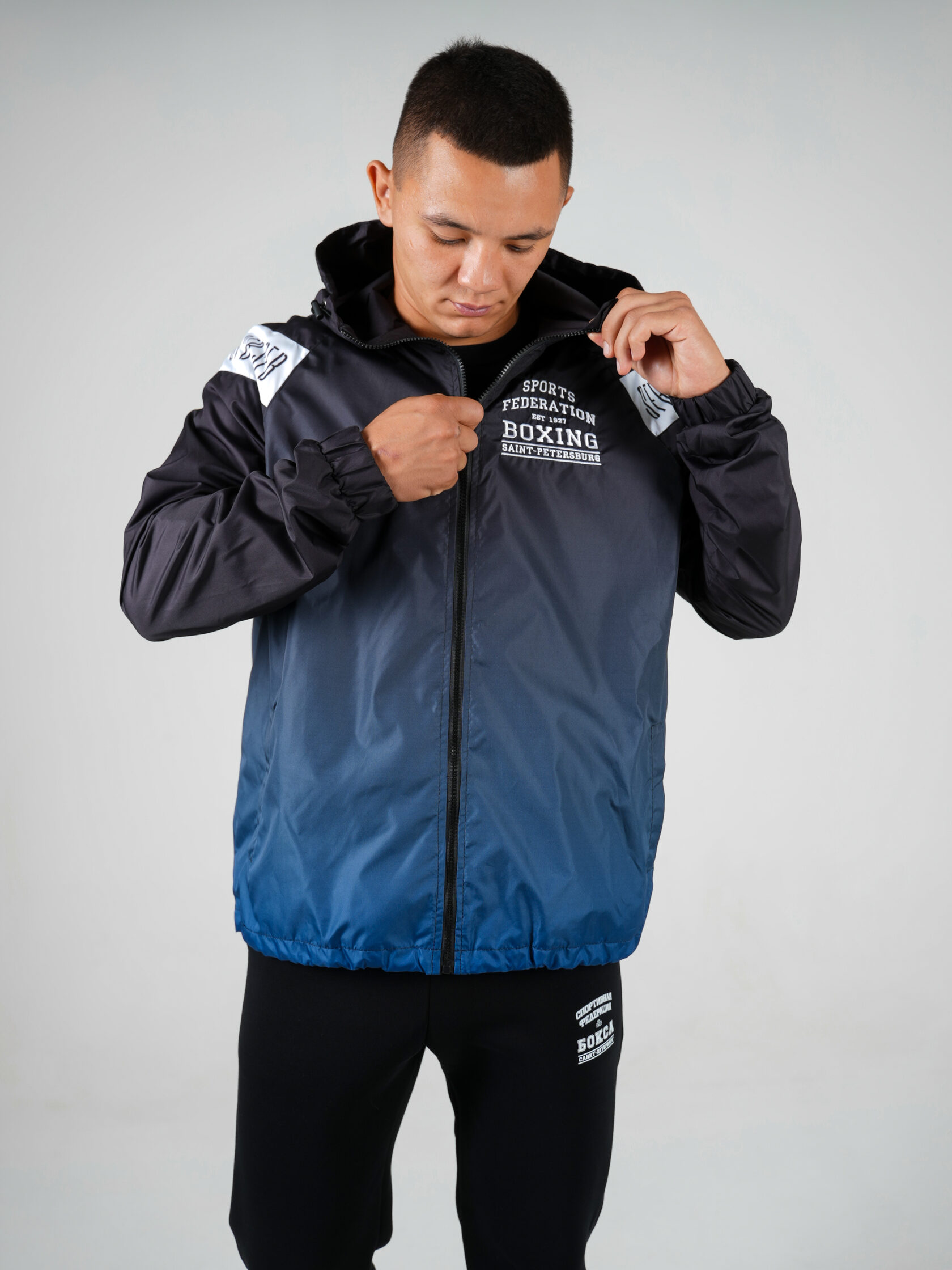 БРЕНДИРОВАННАЯ ВЕТРОВКА (СИНЯЯ)