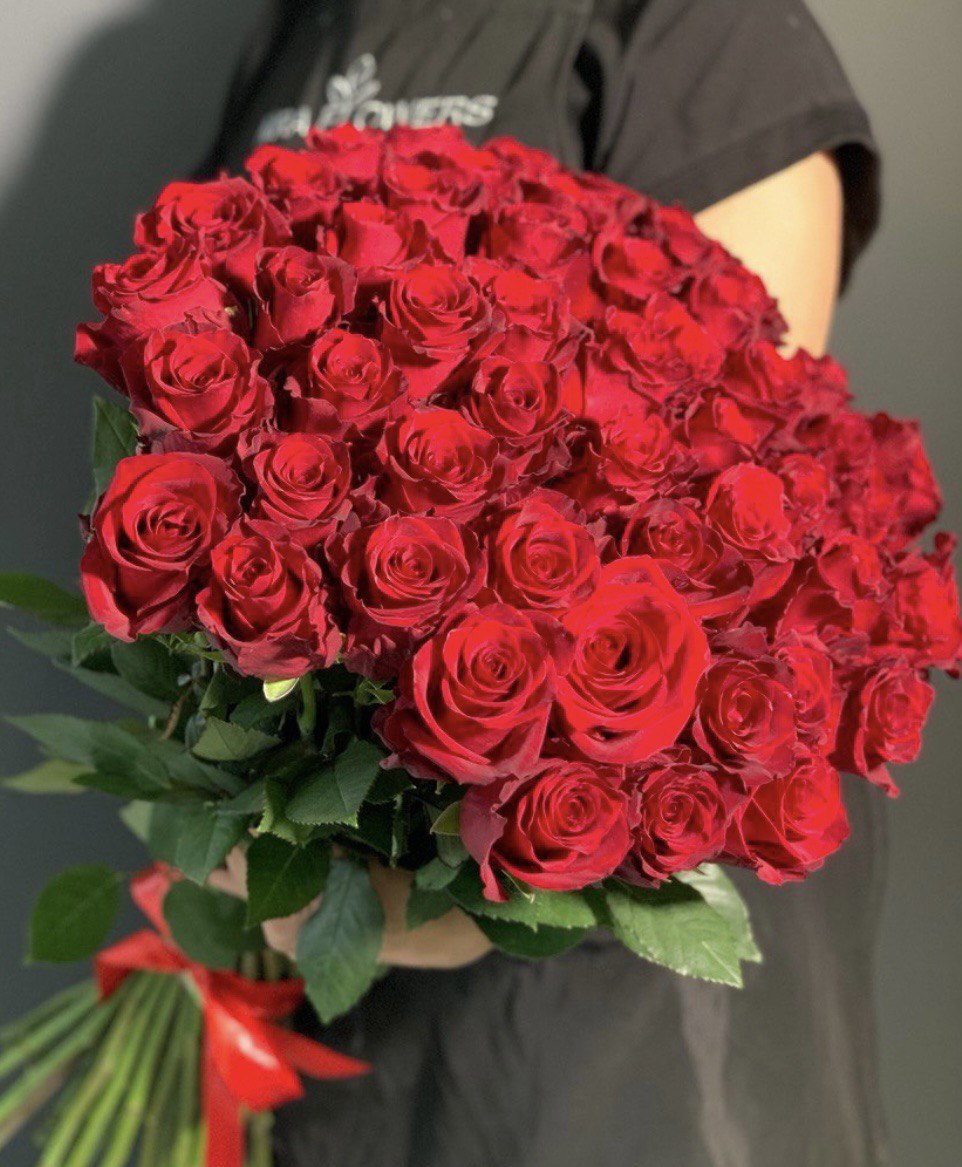 Купить Букет «51 метровая роза 100 см» - доставка цветов в Всеволожске