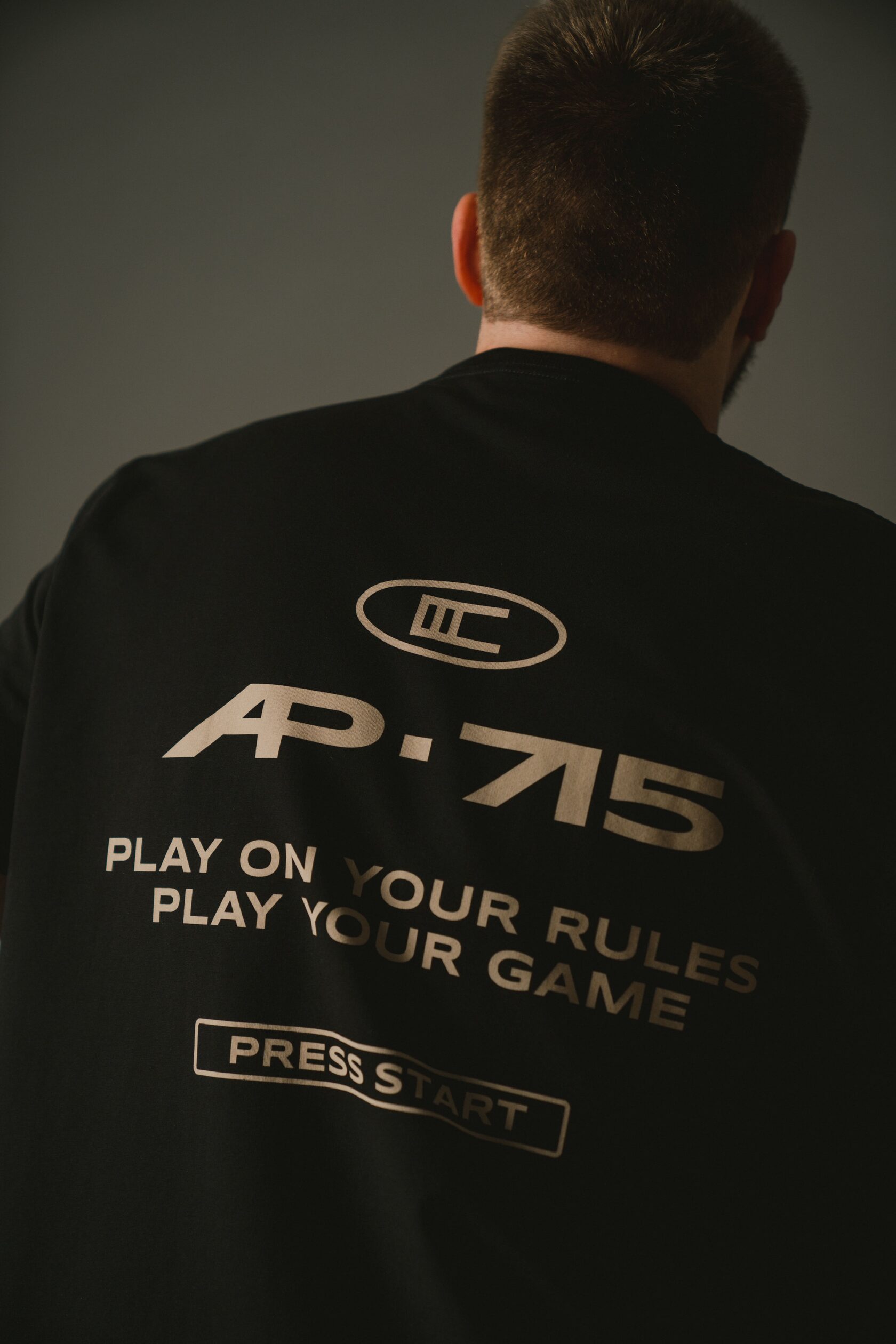 Черная футболка PLAY YOUR GAME из футера большого размера от бренда AP 715