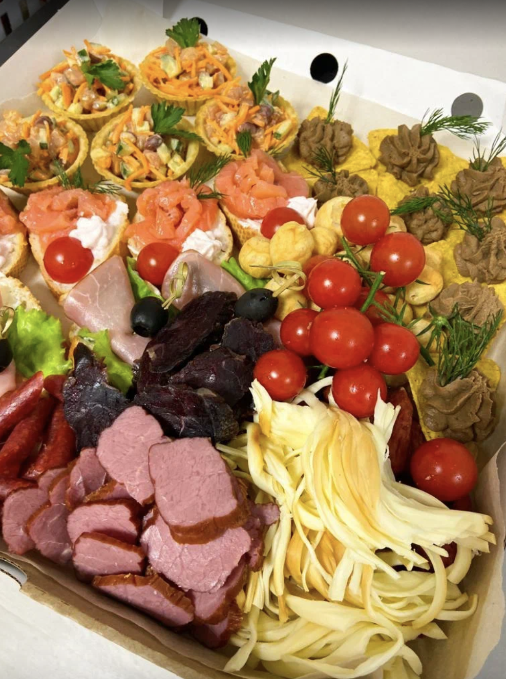 Сет из закусок на компанию