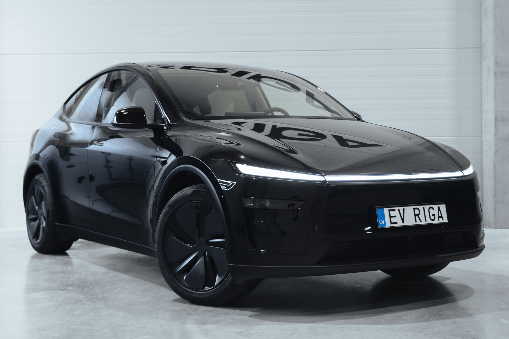 Tesla Model Y Long Range AWD Juniper 2025 ar PVN
