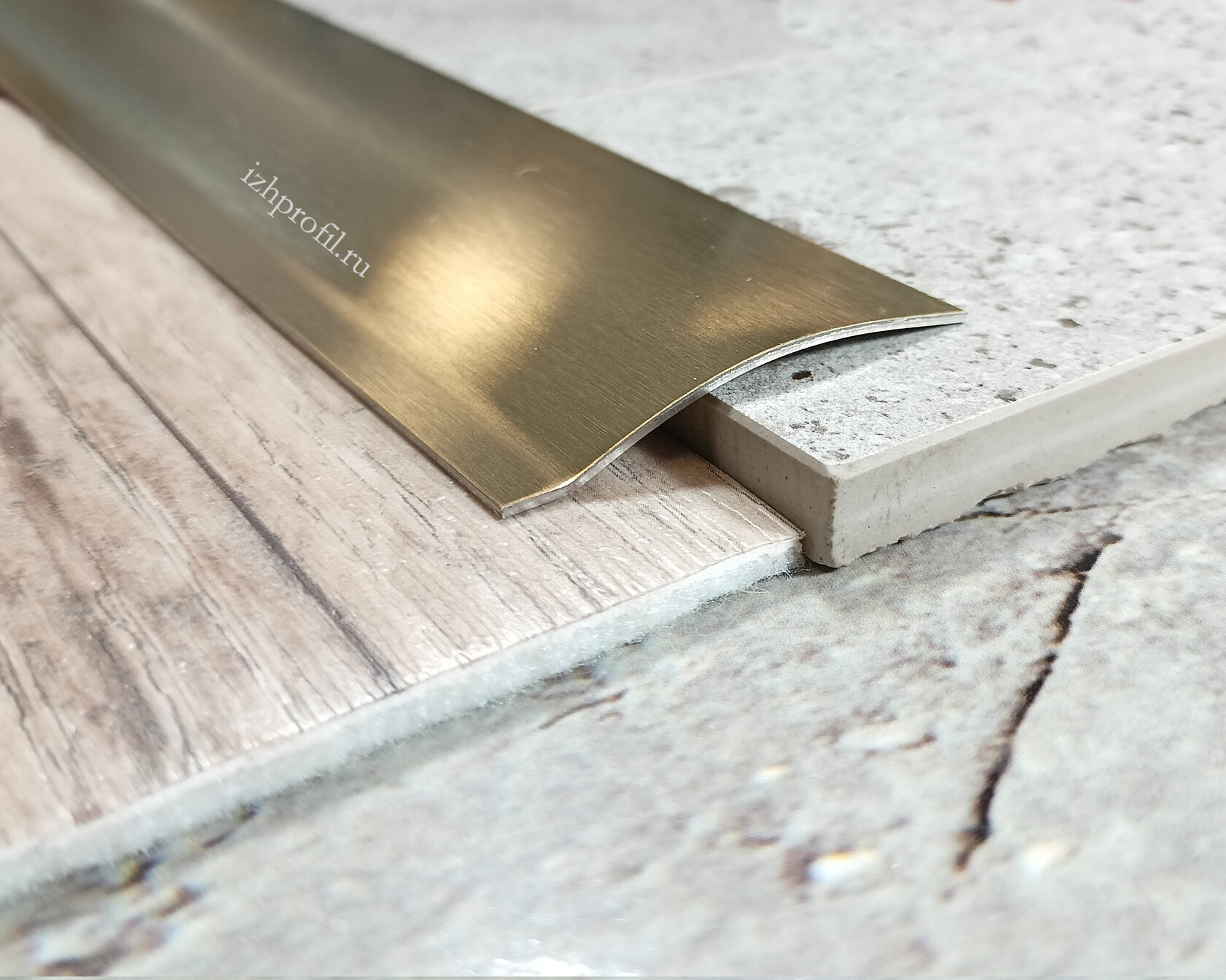 Профиль разноуровневый из нержавеющей стали, золото сатин (шлифовка).