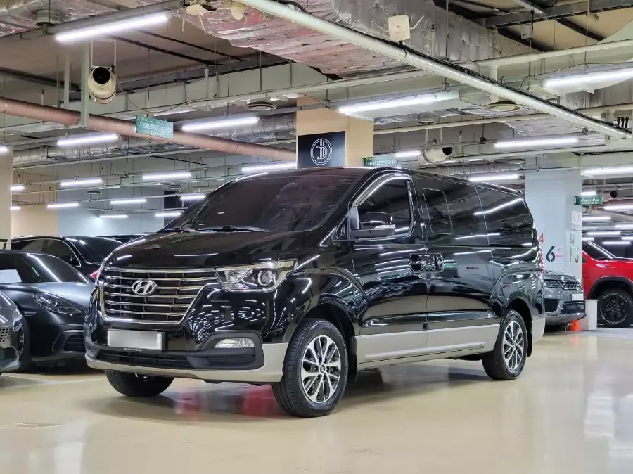 Hyundai Grand Starex 4WD Urban 9-seater Exclusive - Hyundai