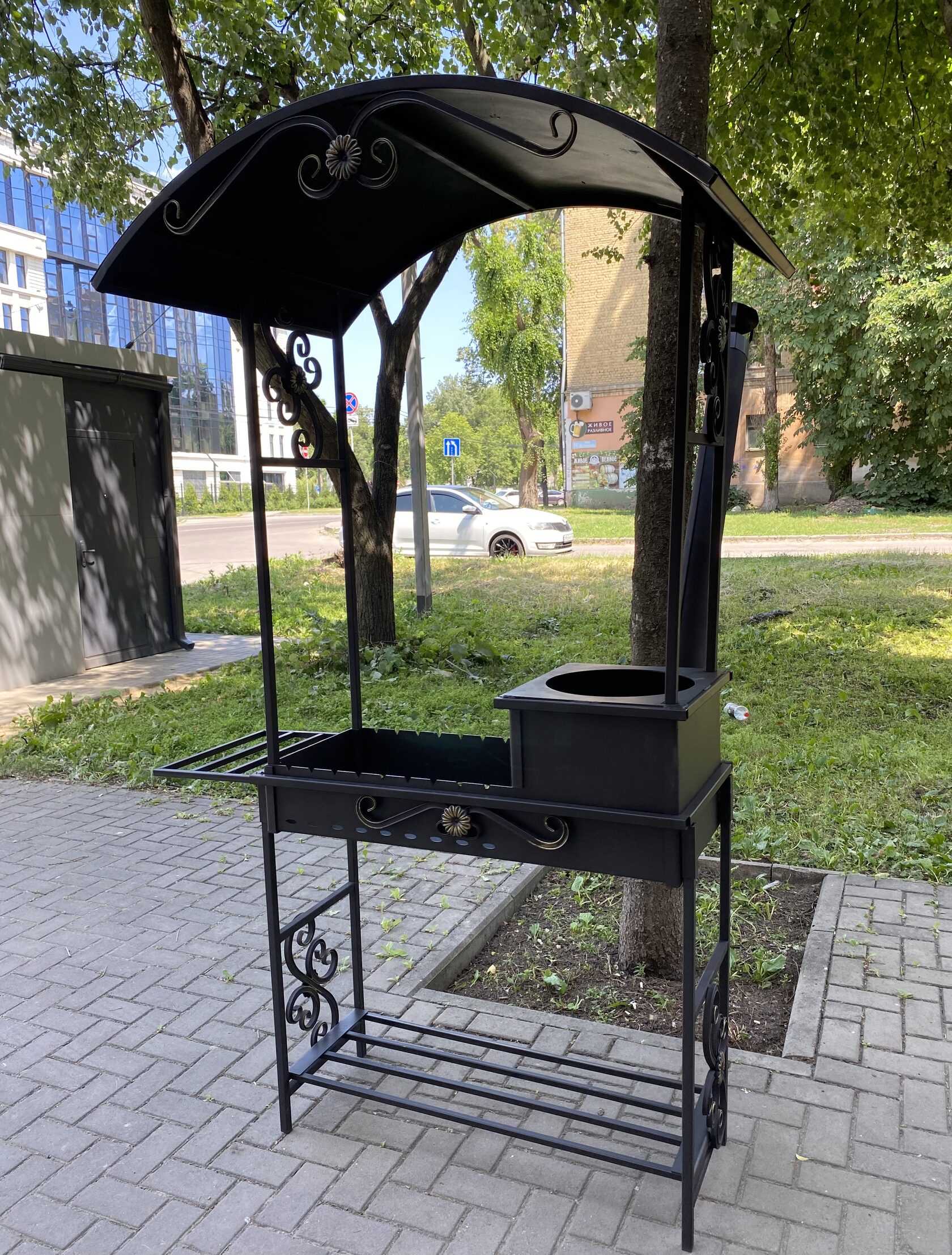 Мангал с печью под казан и крышей