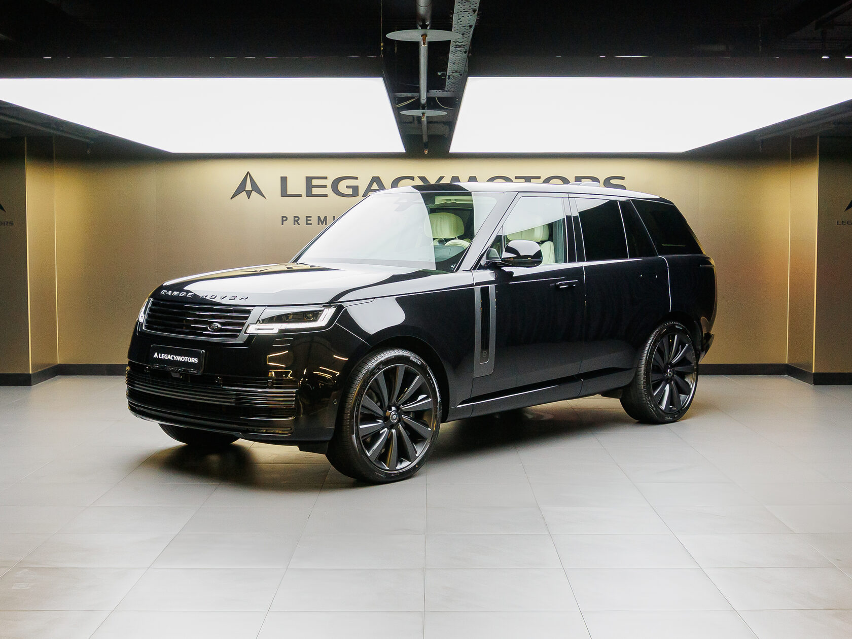 Range Rover P615 SV SWB. 2025. Купить новый Черный Santorini Black 5512 ...