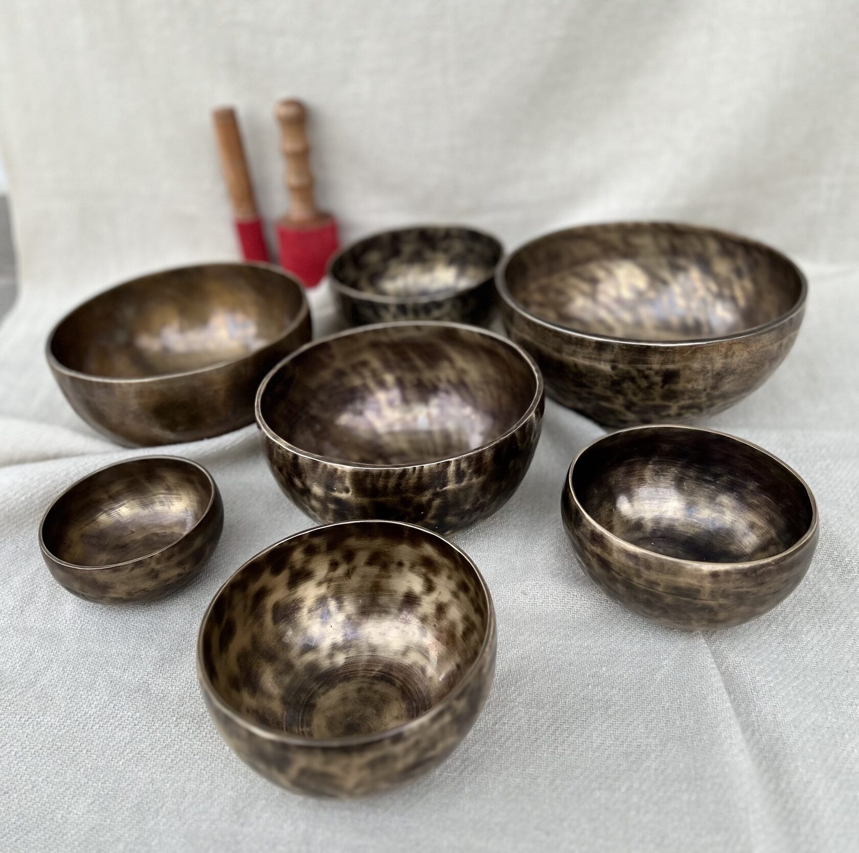 Full moon singing bowls set