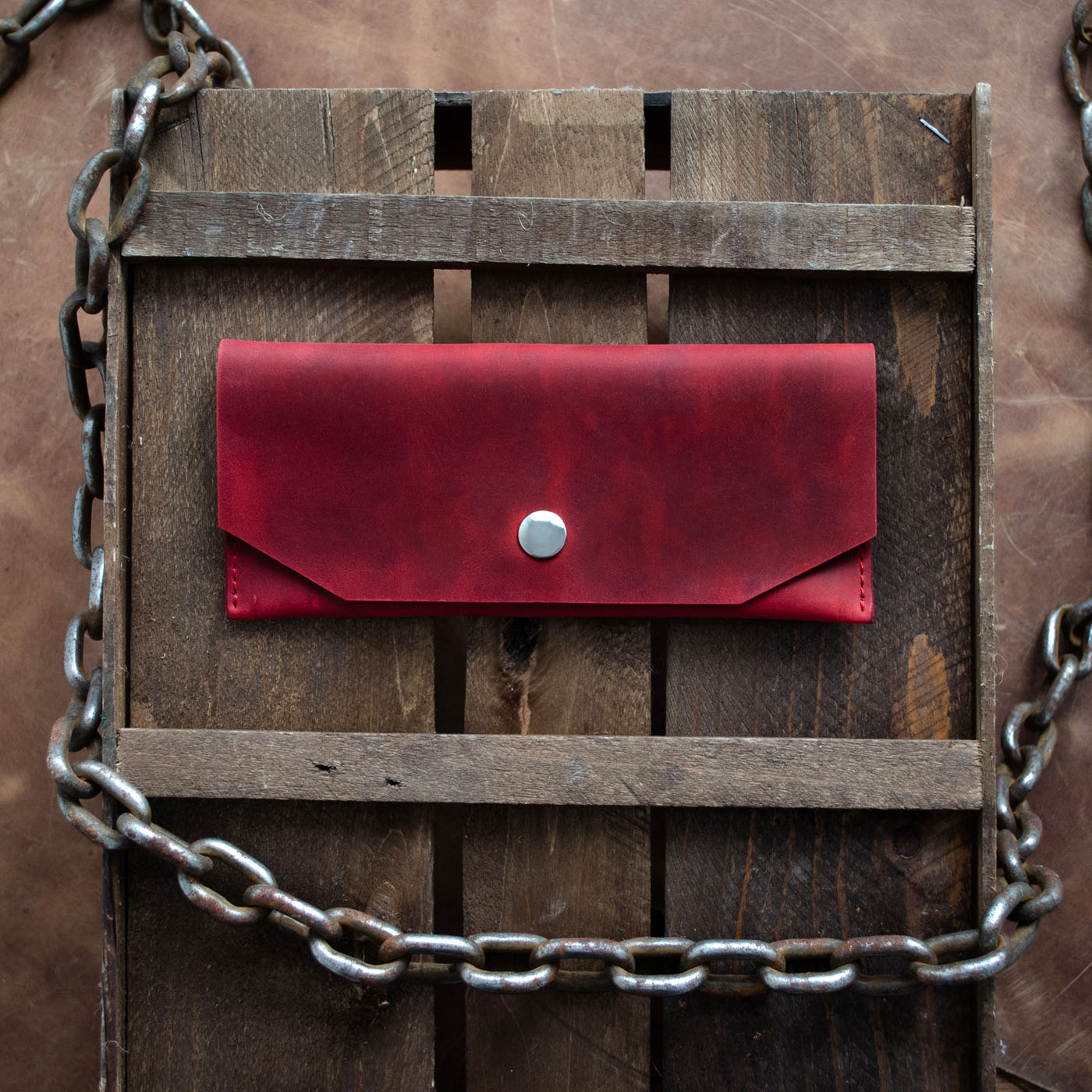 Кожаный пенал для ручек и карандашей ручной работы.