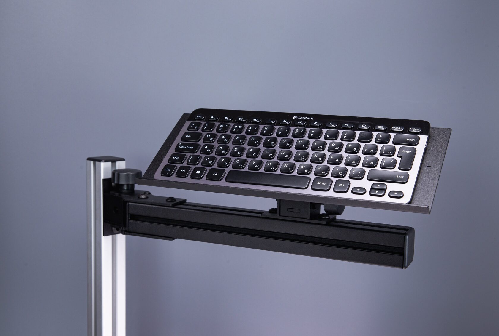 Swivel keyboard bracket