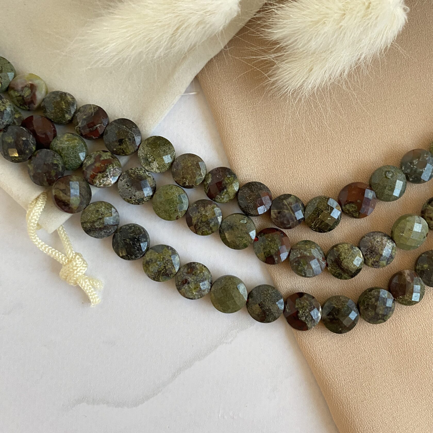 Яшма кровь дракона монетка, огранка, 10 мм, бусина