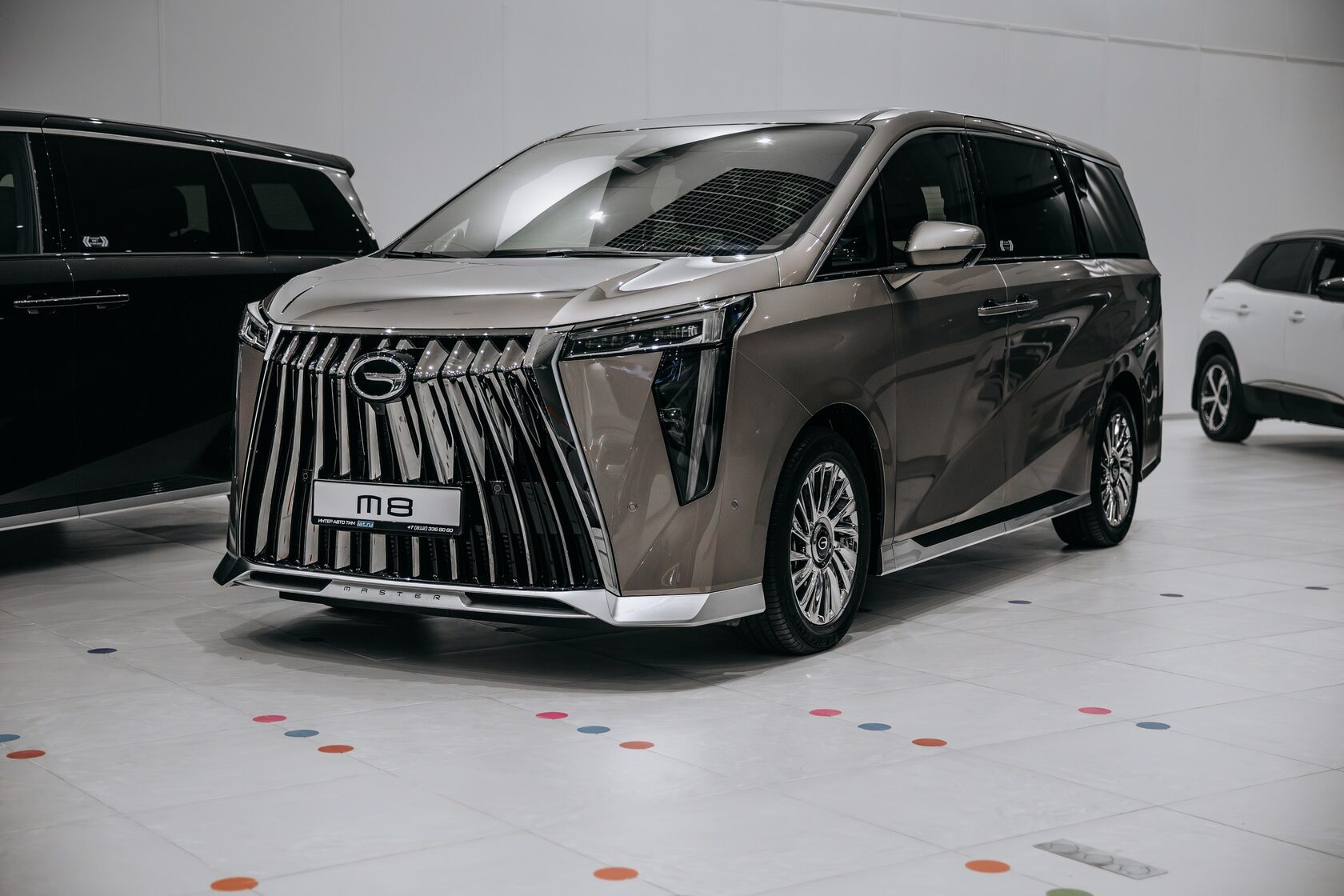 GAC M8 золотой с черным салоном