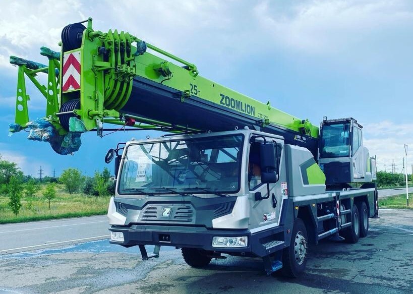 Стреловой автокран Zoomlion ZTC250V. Низкие цены. Доставка по РФ