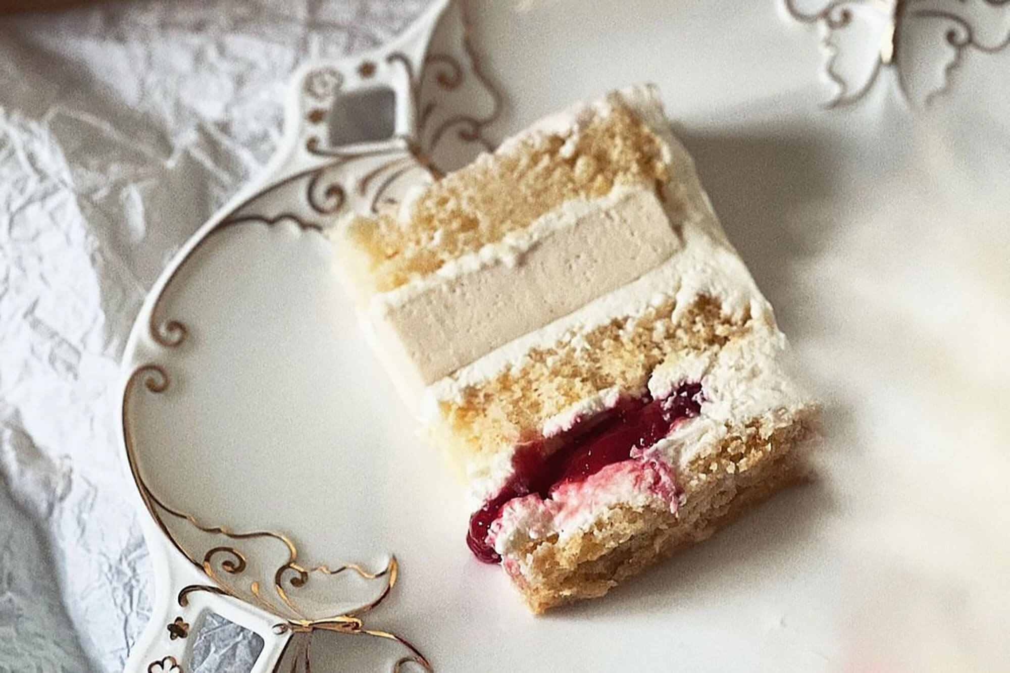 Cakes with classic vanilla mousse - EVA Cakes