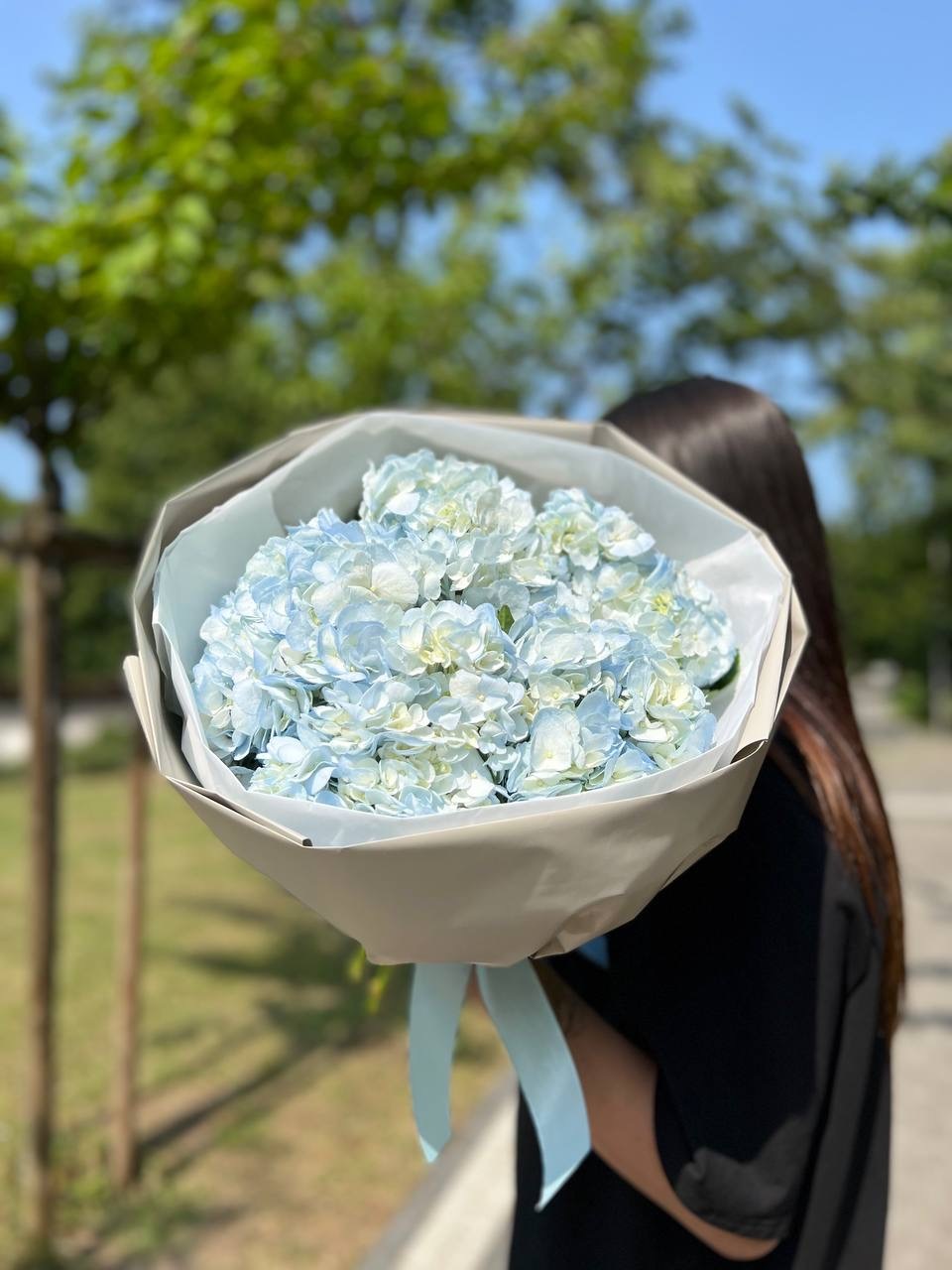 Купить букет из голубой гортензии в Калининграде | Amelia Flowers