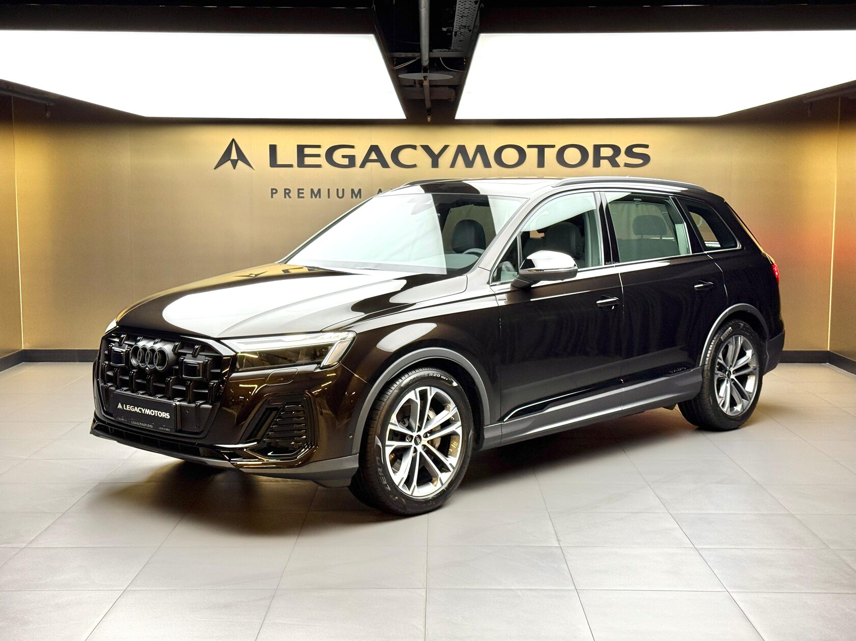 Audi RS Q7. 2024 Купить новый Коричневый металлик 9976 — «Legacy Motors»