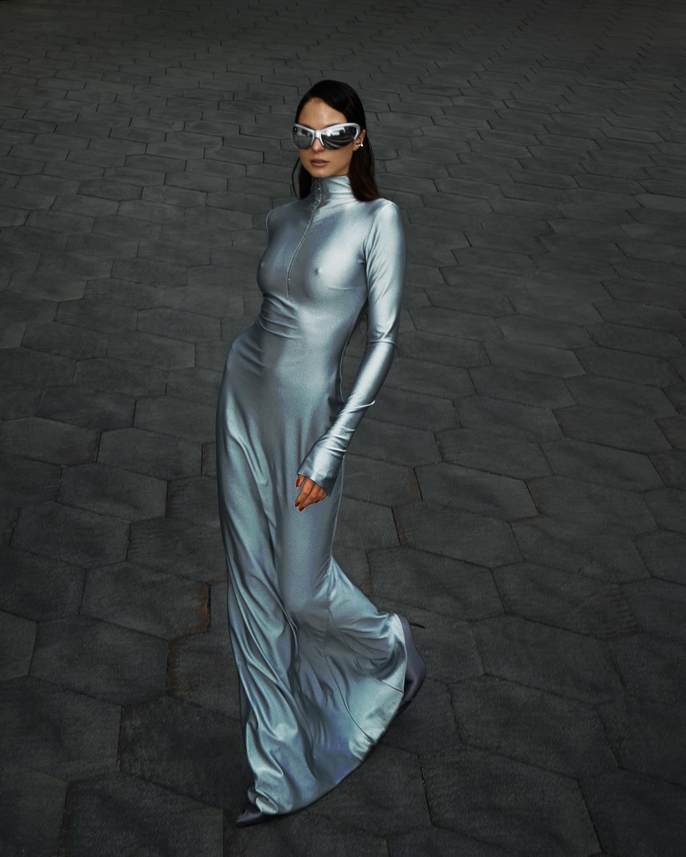 Платье со шлейфом из бифлекса