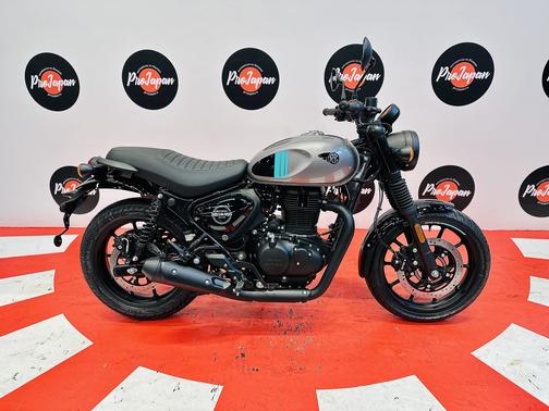 Royal Enfield Hunter 350 в цвете Dapper Ash