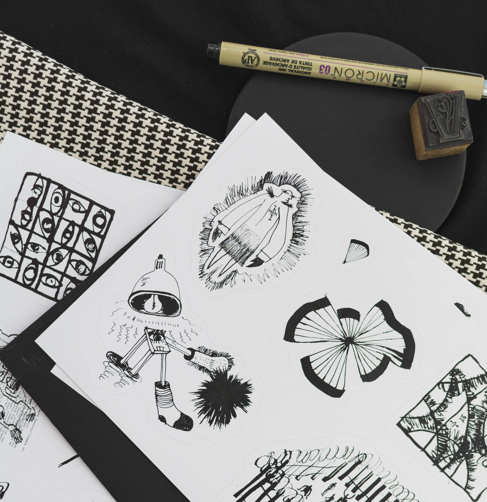 Чёрно-белые стикеры #inktober