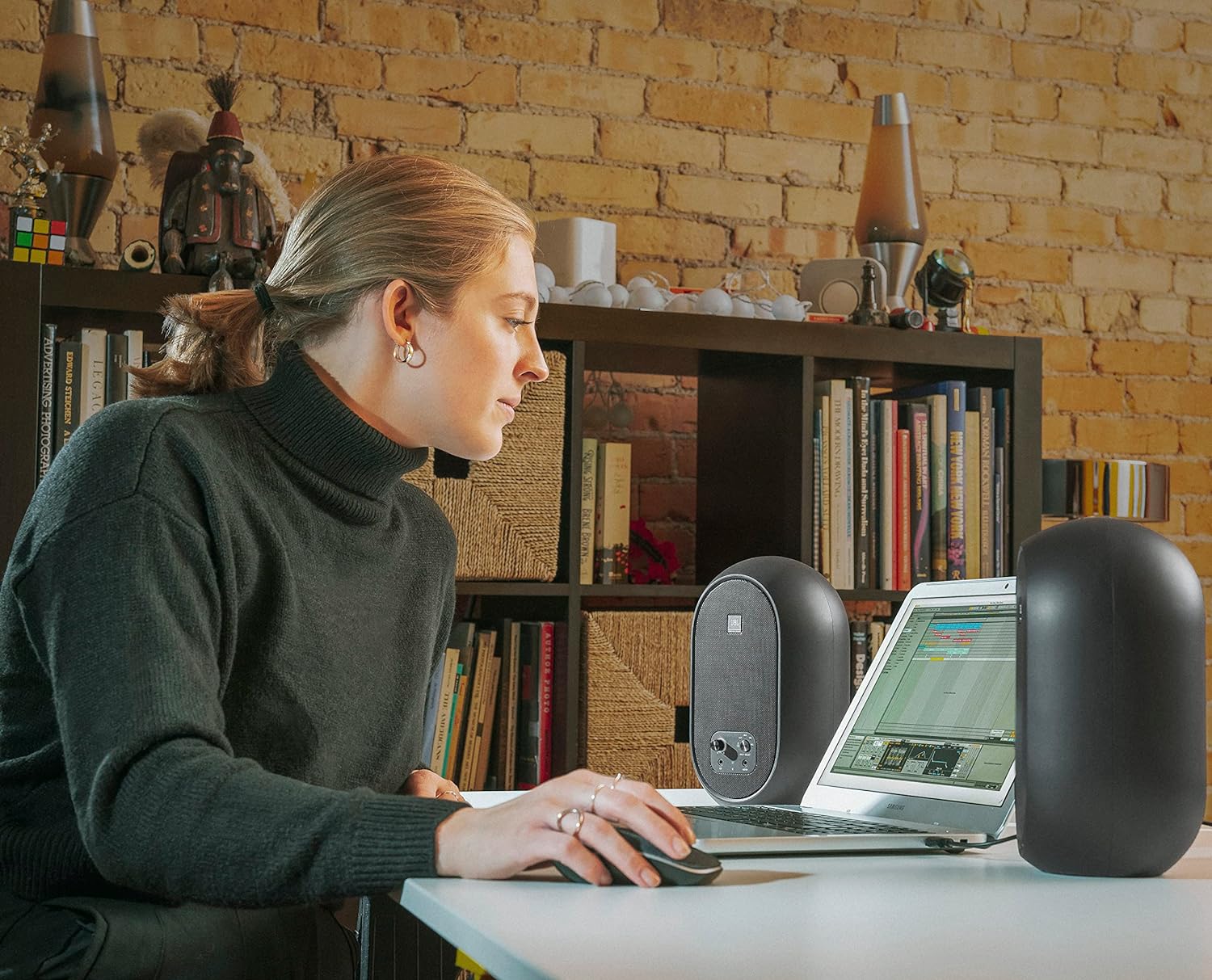 JBL One Series 104 BT | PLAY VINYL - UA