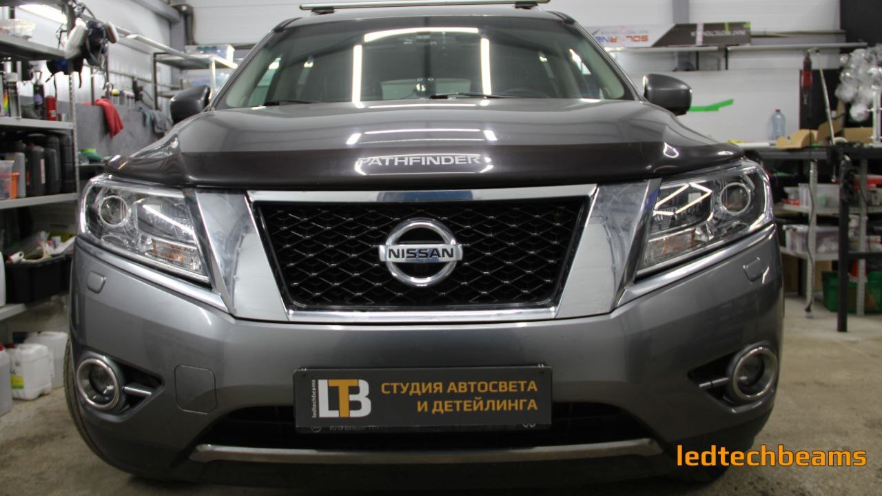 Nissan Pathfinder R52