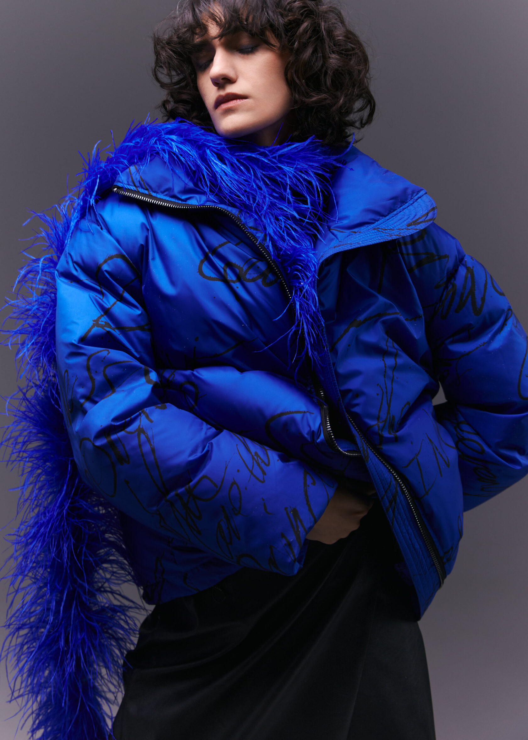 Пуховик GOD SAVE THE PRINCESS синего цвета