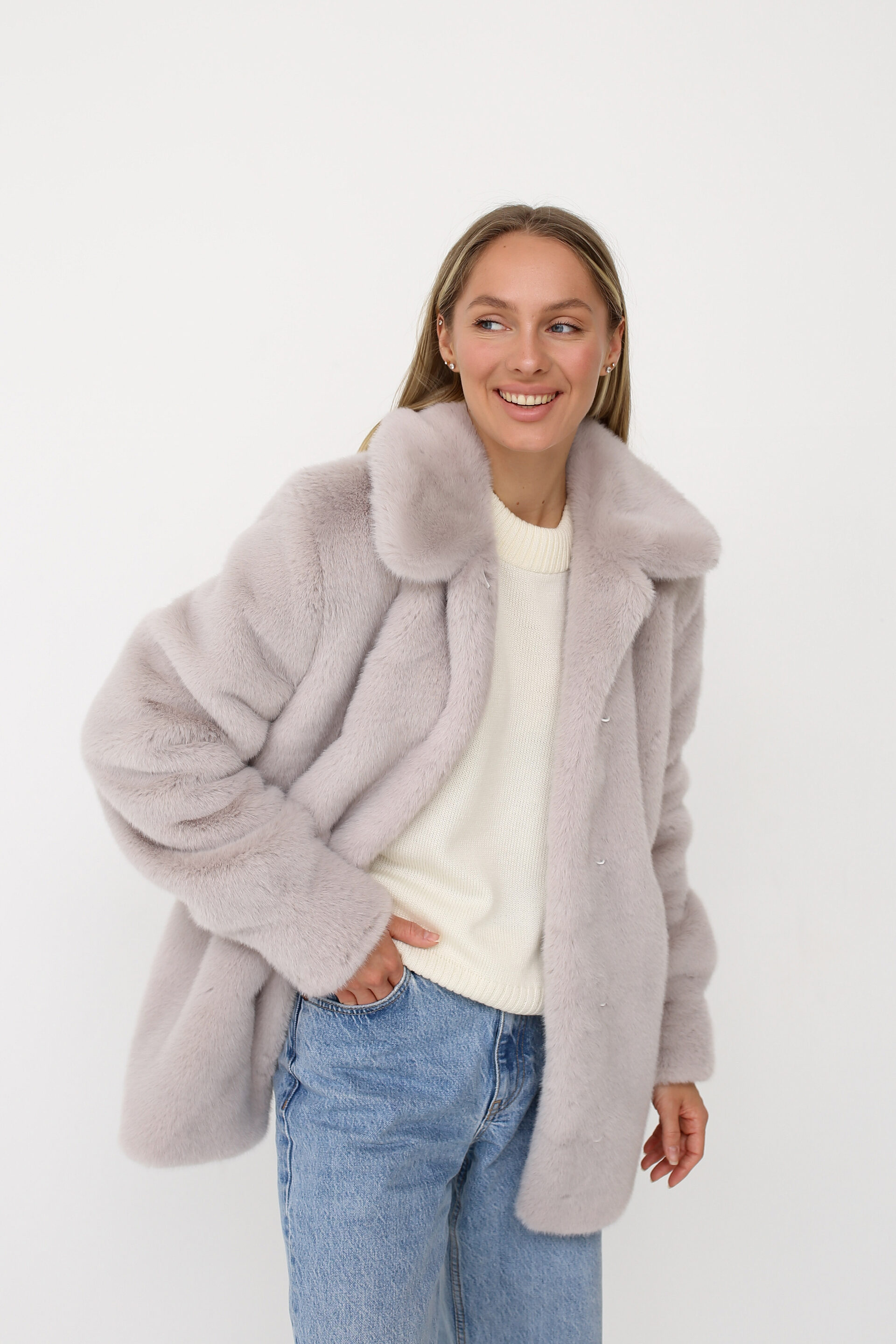 Шуба из Экомеха "C Высоким Ворсом" Жемчужного Цвета Втачной Рукав 75 см ...