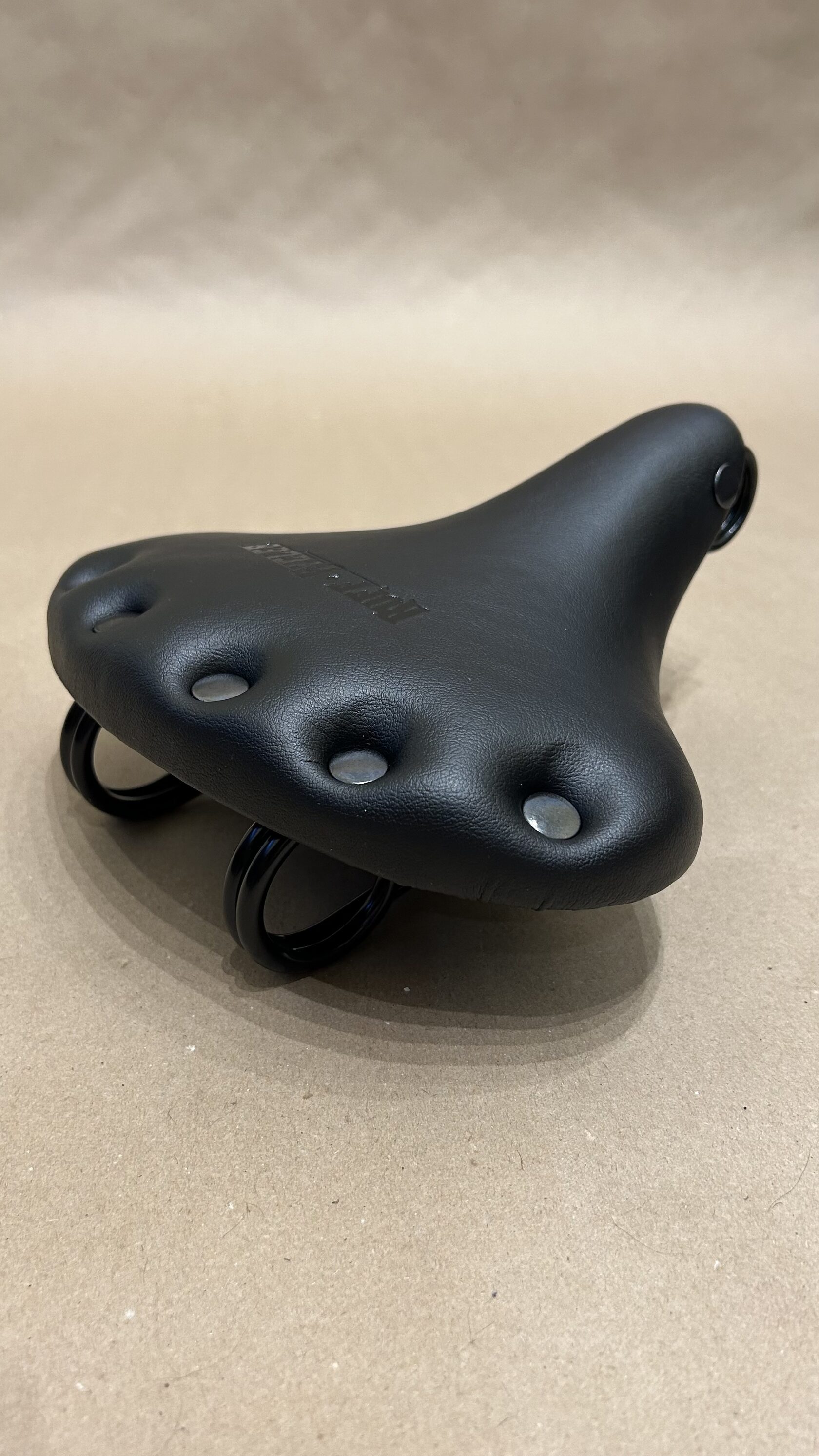 Седло Ruff Cycles stockman