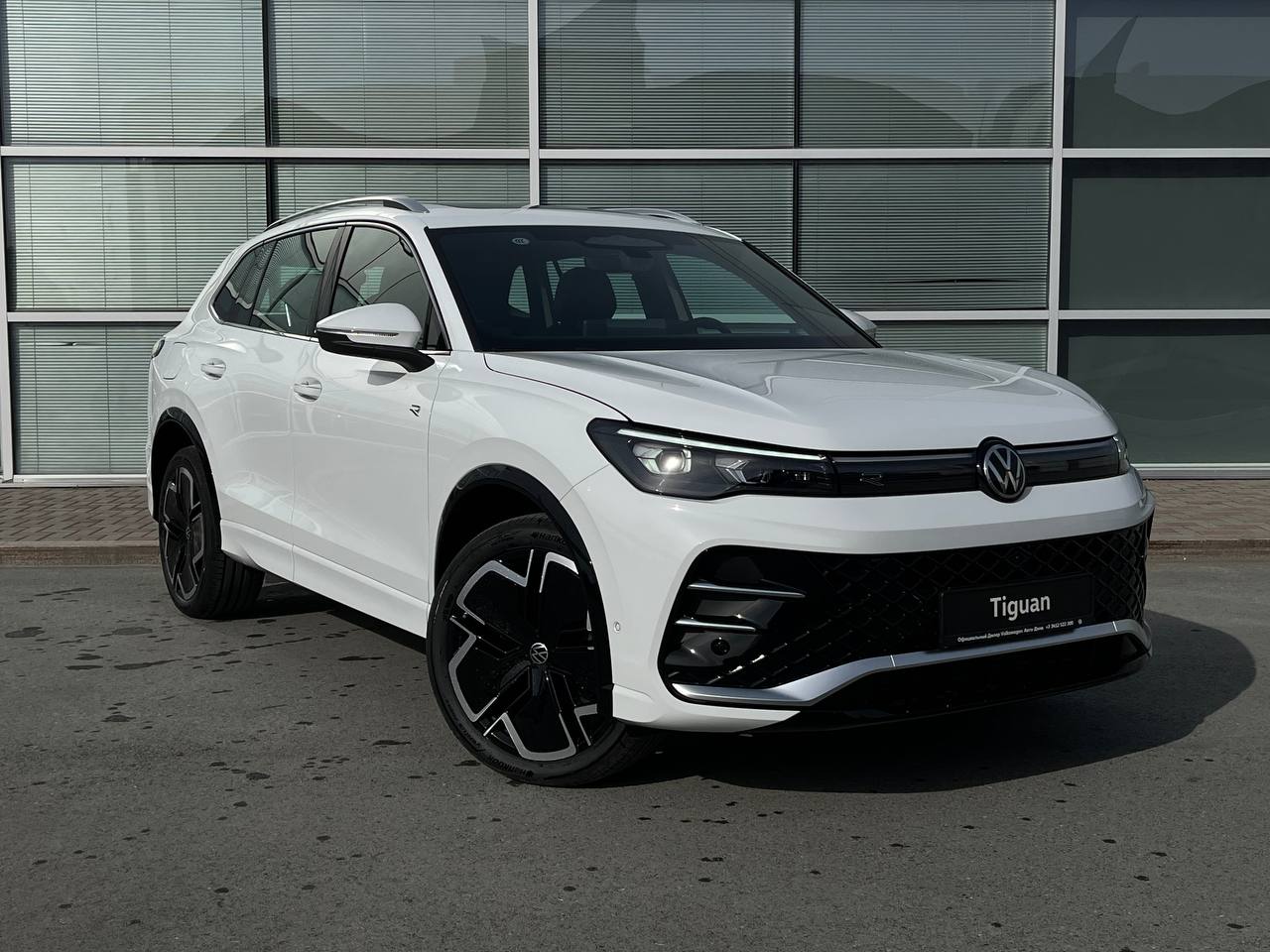 Купить новый Volkswagen Tiguan L Pro 2024 г.в. белый по цене 6250000 ...