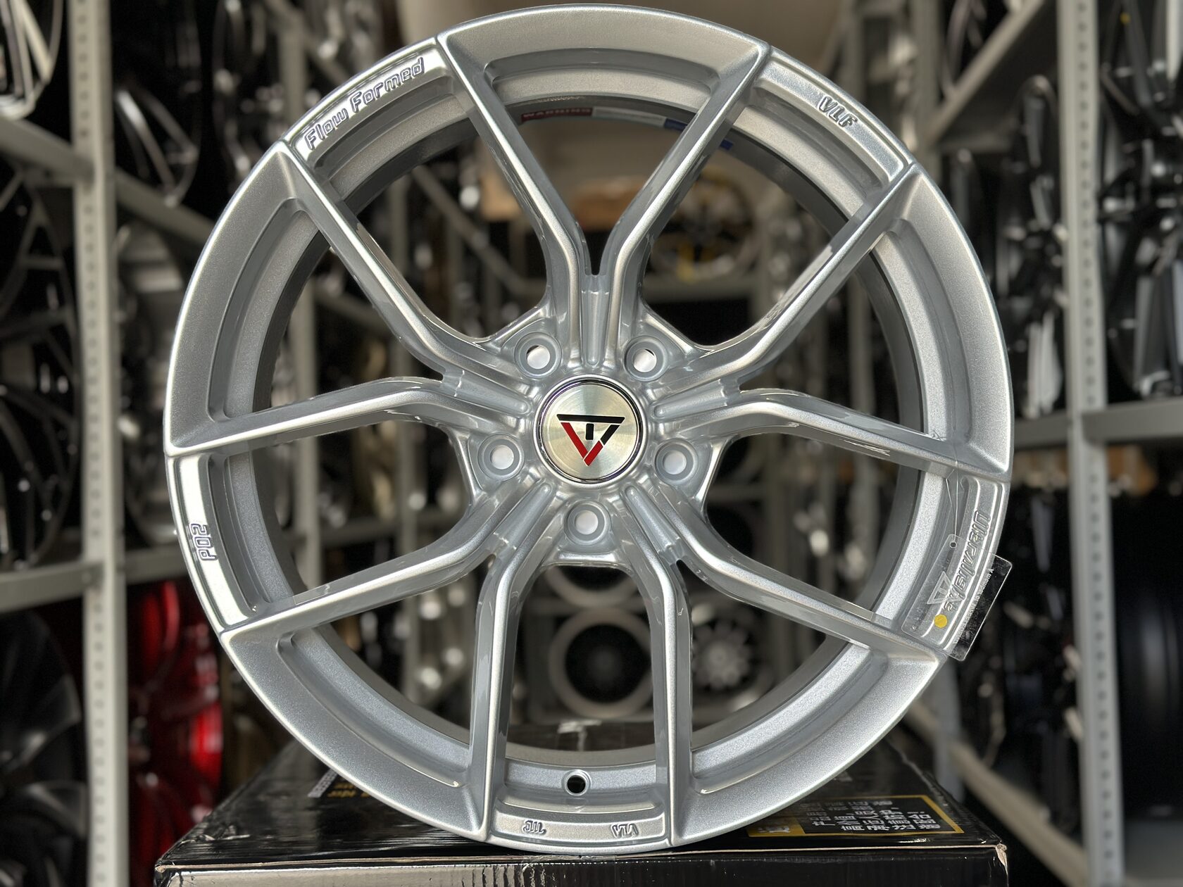 Комплект дисков Wheelegend VLF-P02 R18 8j et+38 5*112 (ip-1647)