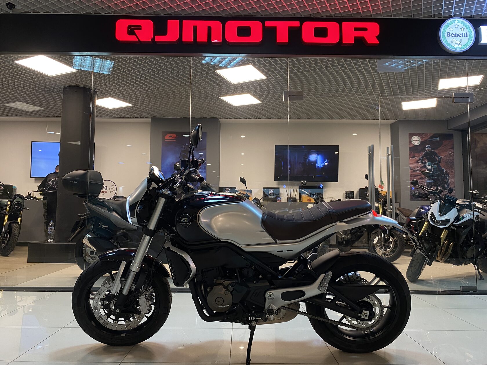 QJMOTOR SRV 550