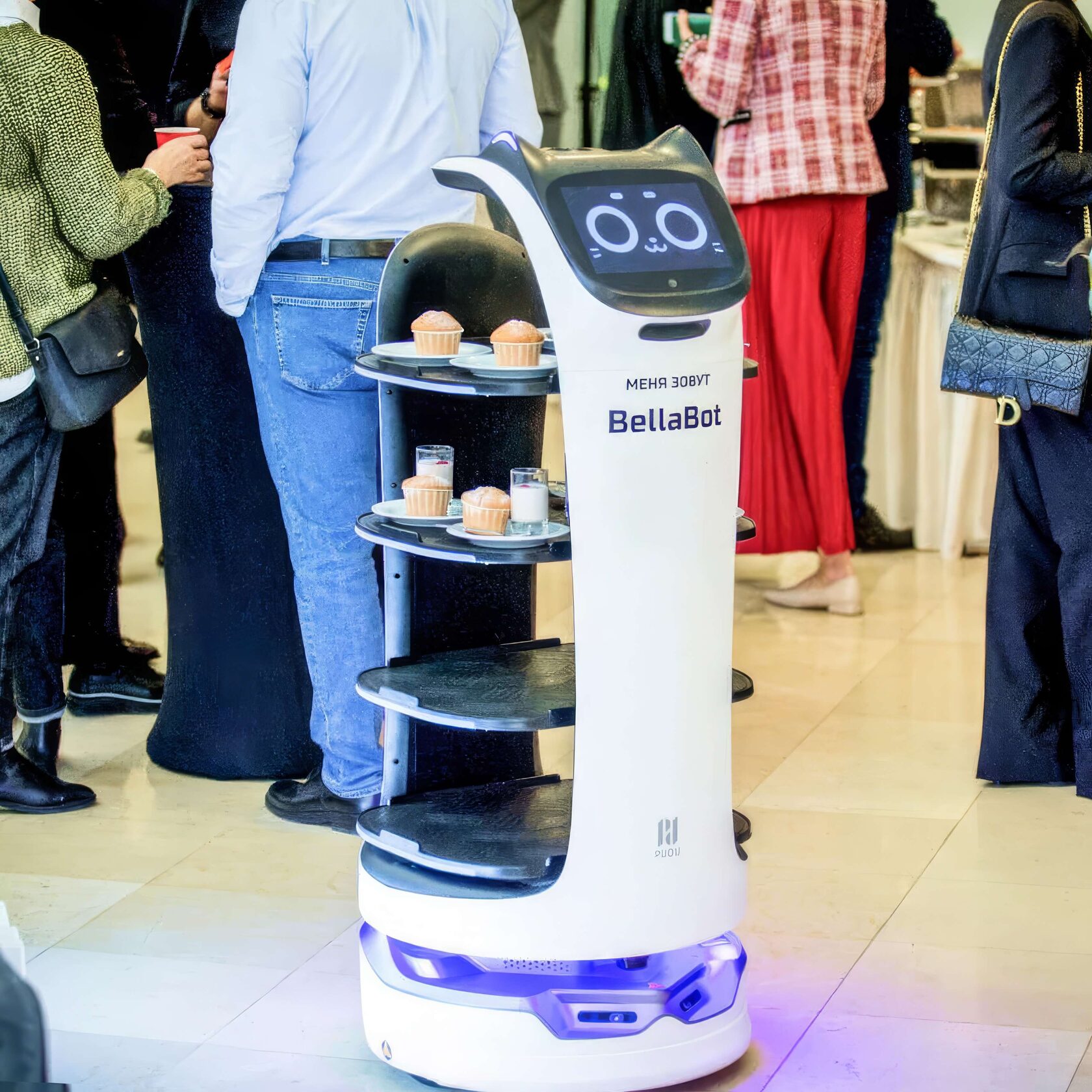Bella Bot. Робот официант
