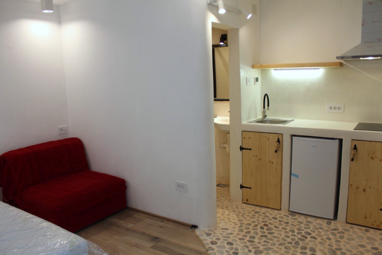 Cozy design studio only 50m from the sea