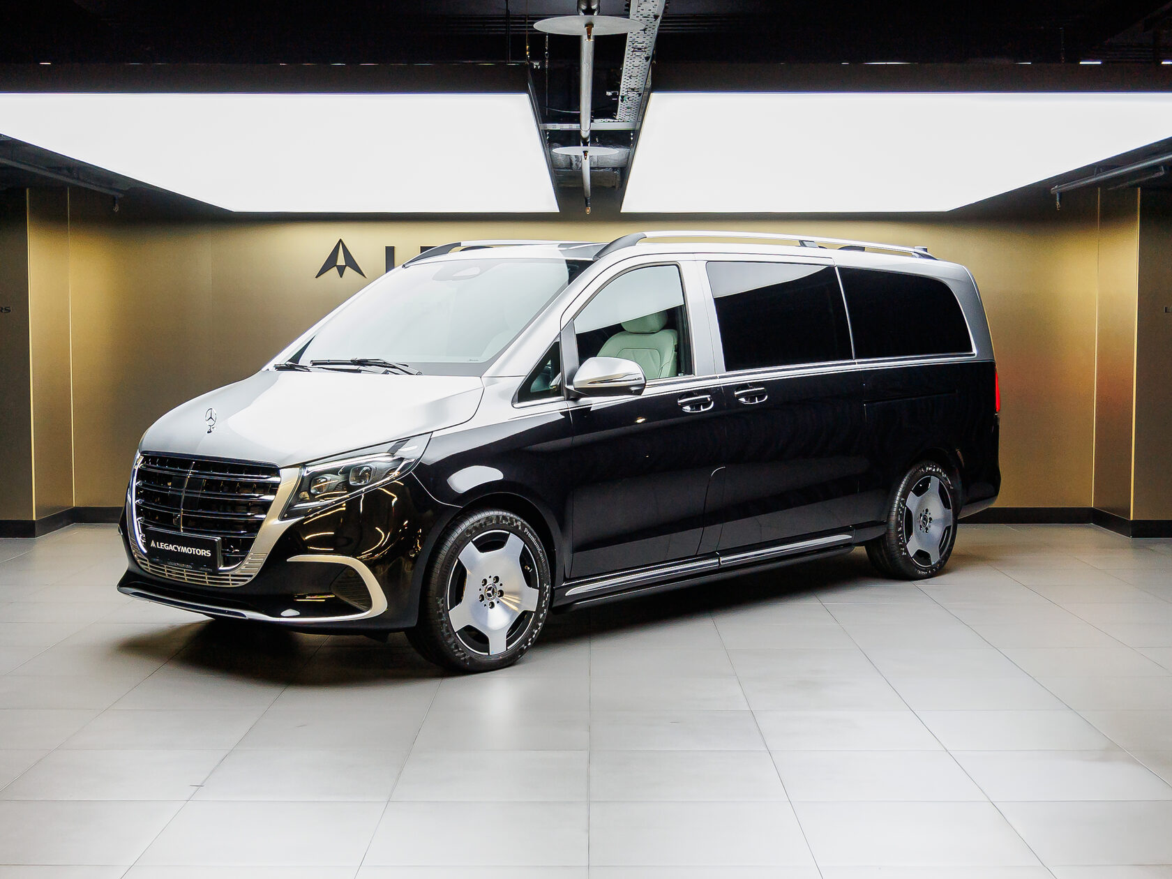 Мобильный VIP-кабинет Mercedes-Benz V300d MBS Zero Gravity Lounger ...