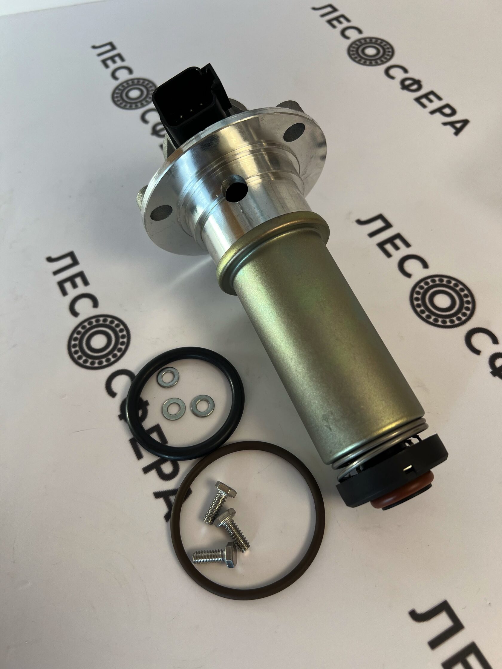 Топливный насос RE539761 John Deere