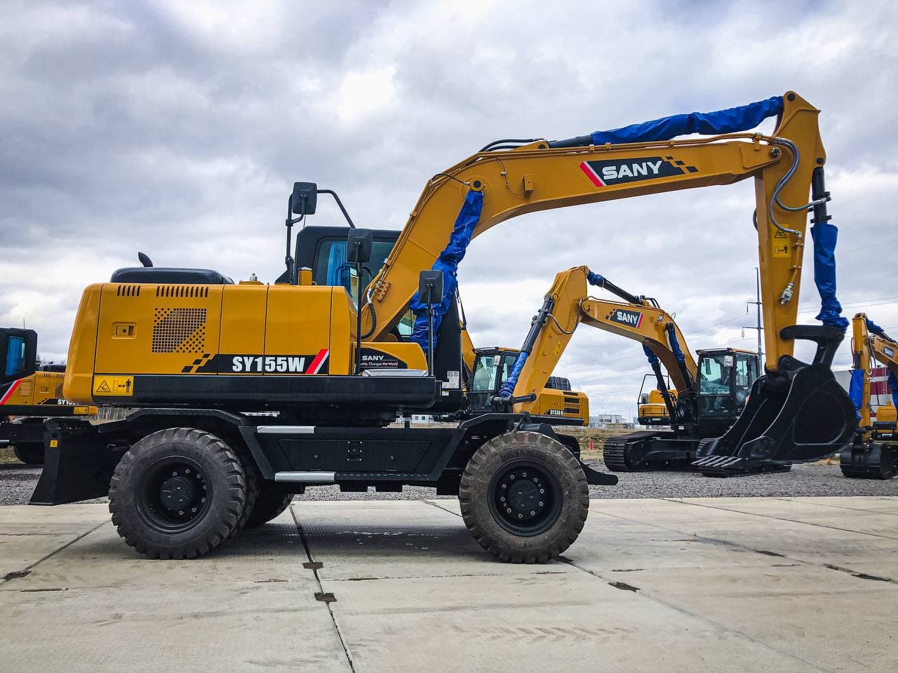 Колесный экскаватор SANY SY155W, 163 л. с., 13 500 кг