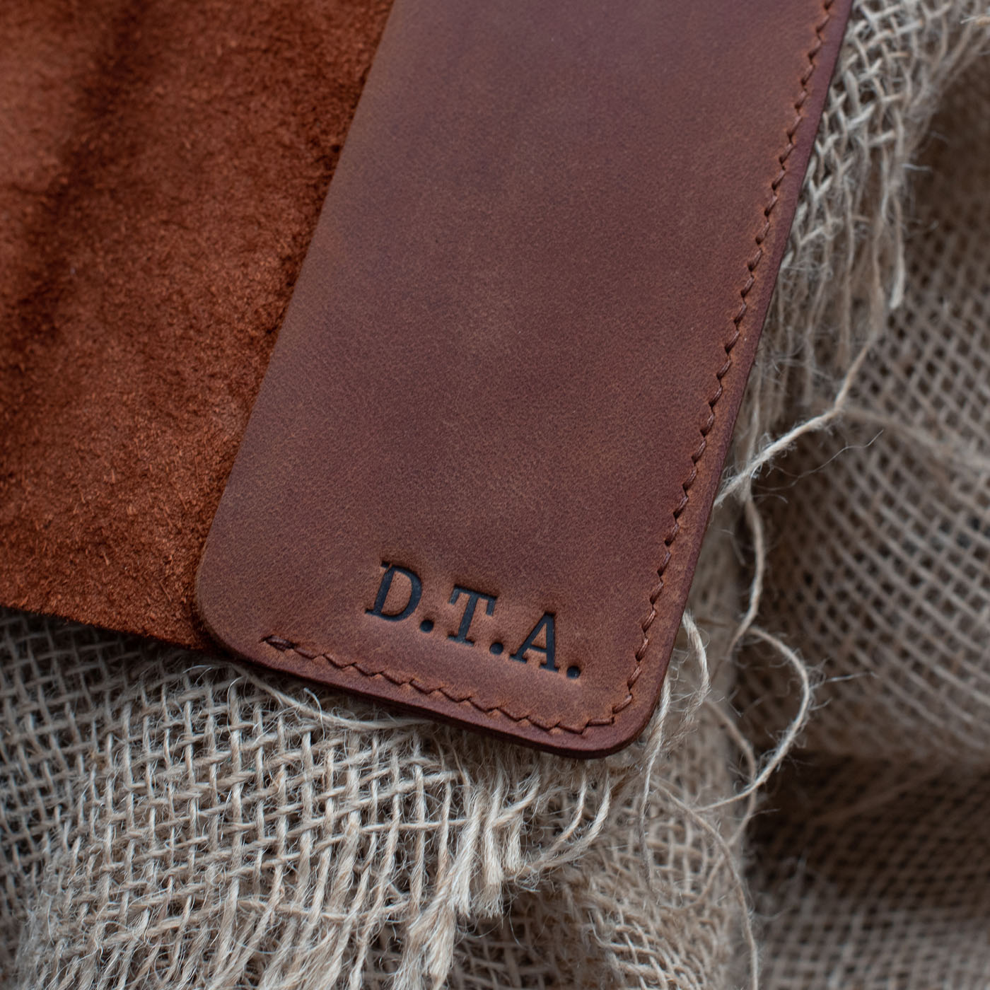 Тиснение на коже имени. Именные кожаные изделия ручной работы