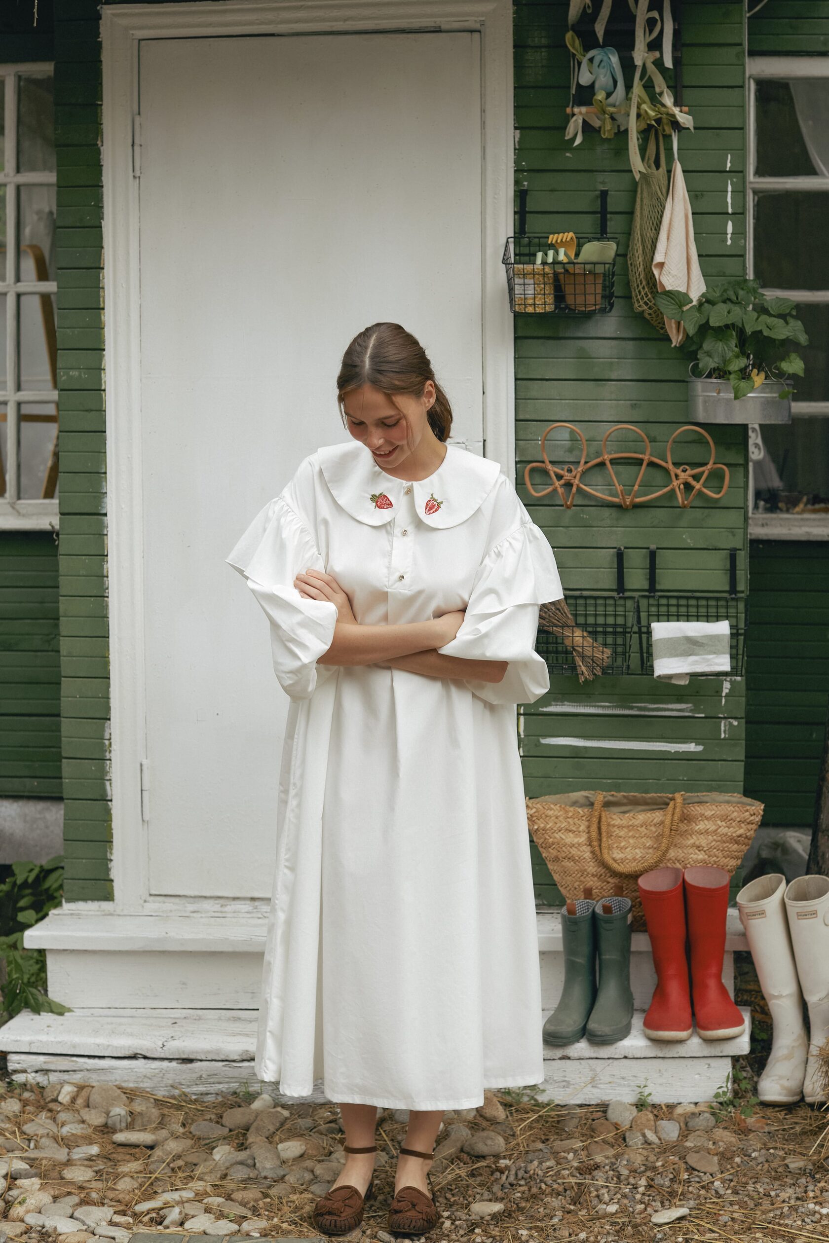 Платье Emma (Strawberry) с вышивкой на воротнике