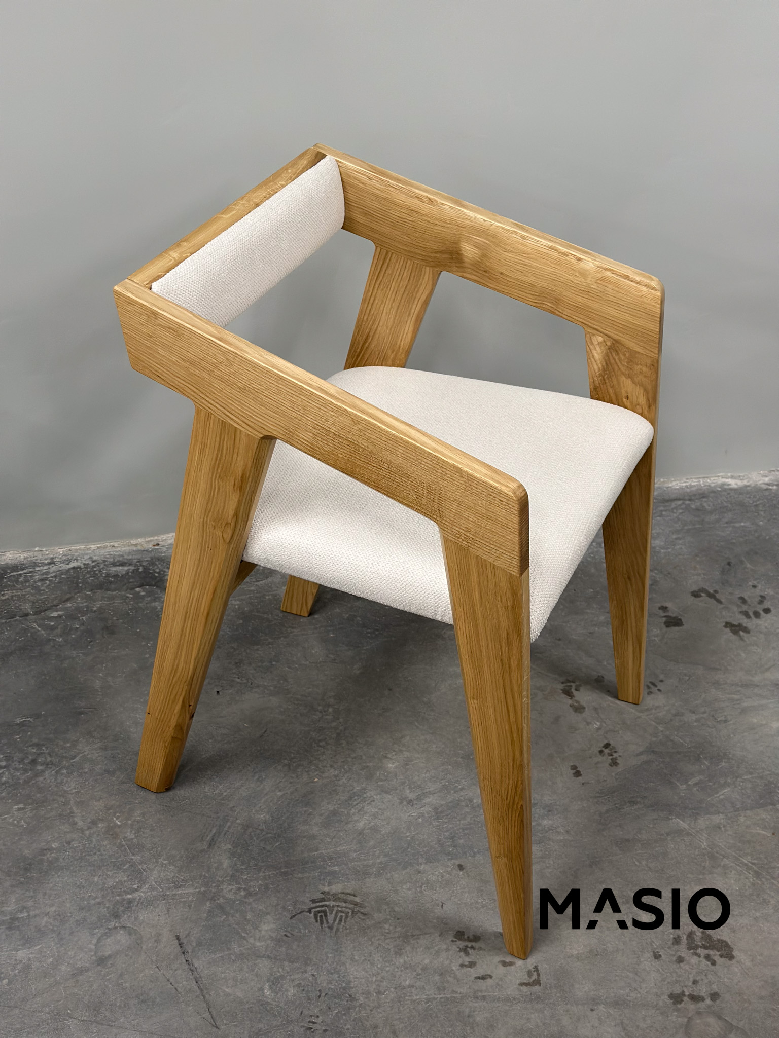 Сучасне класичне крісло із масиву дерева №01 MASIO