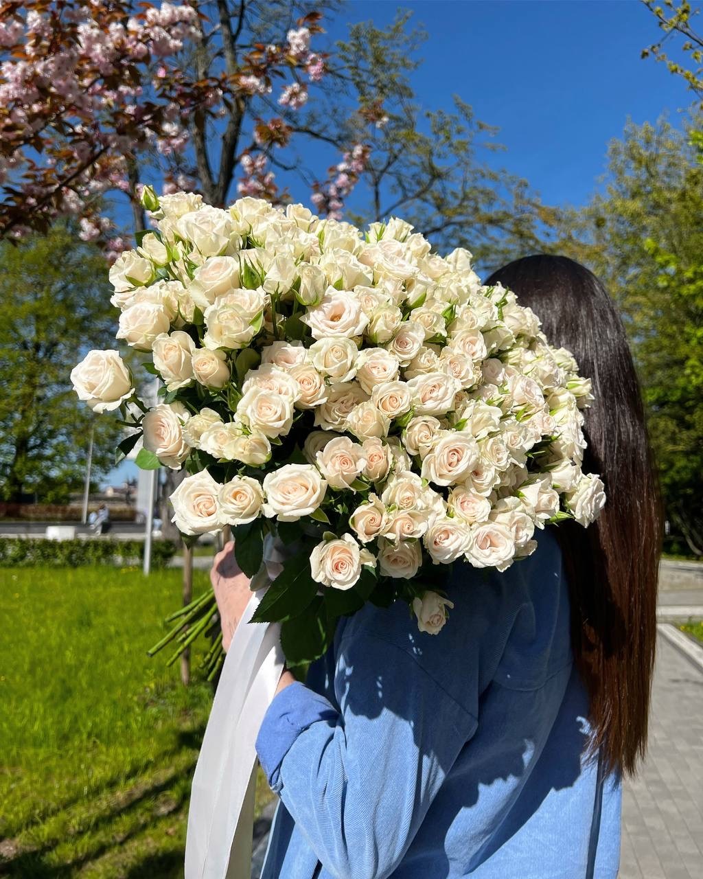 Купить букет кустовых роз 50 см "Парселина" в Калининграде с доставкой ...