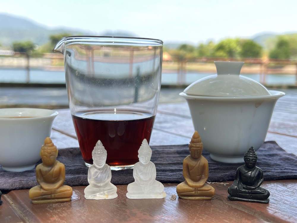 Маленький Будда фигурка из камня для чайной доски