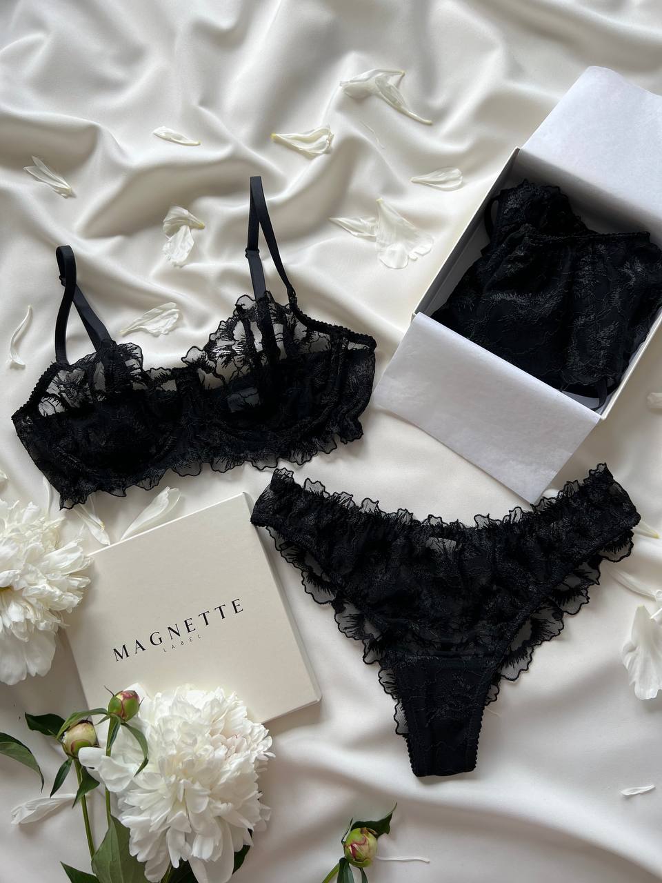Brigitte black set