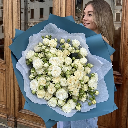 15 веточек белоснежных кустовых Пионовидных Роз