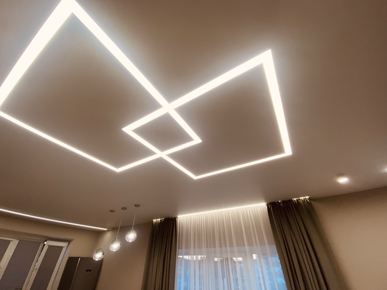 Натяжные потолки Парус