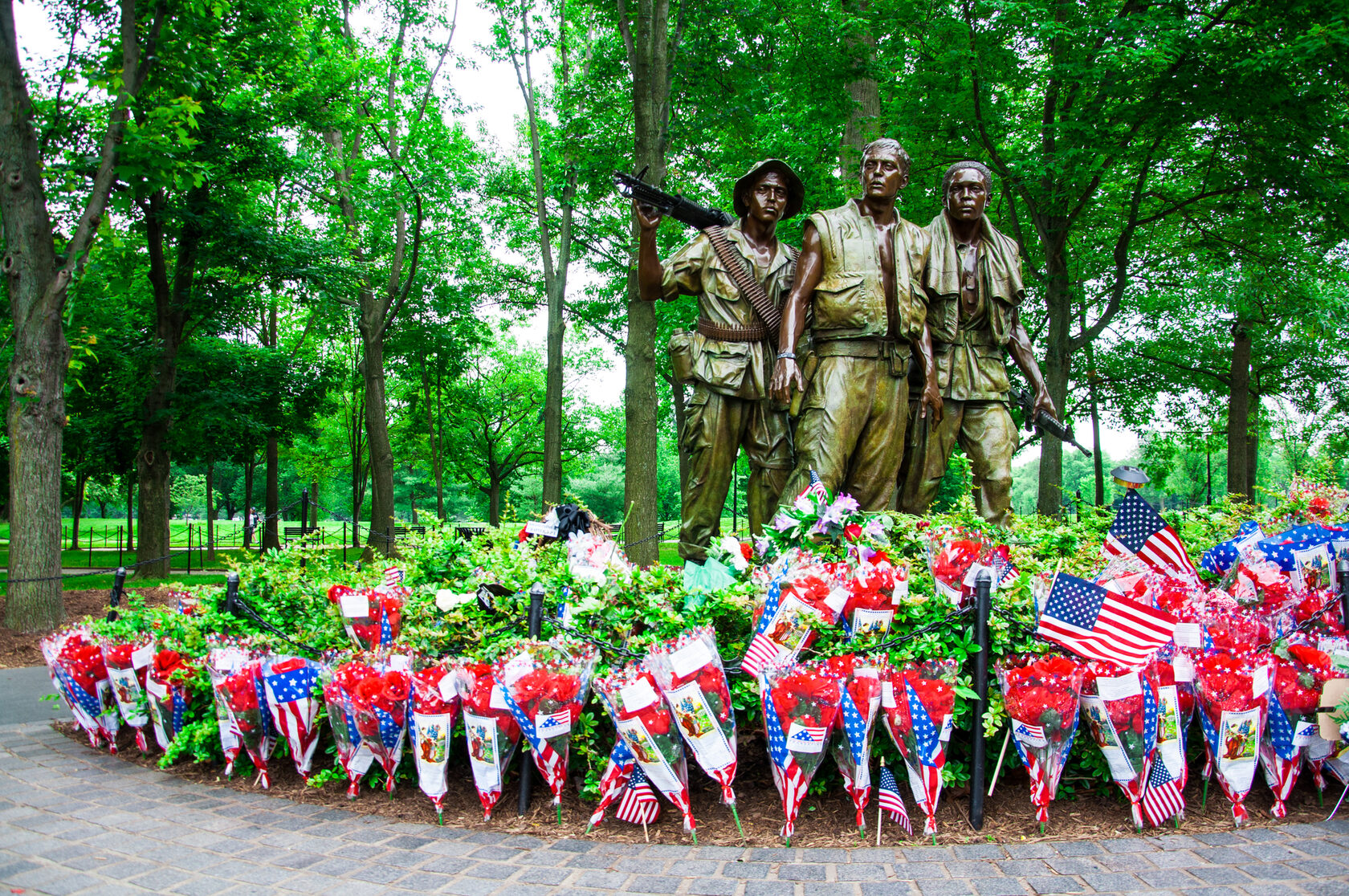 The Vietnam Veterans Memorial: A Powerful Tribute to Those Who Sacrificed in the Vietnam War