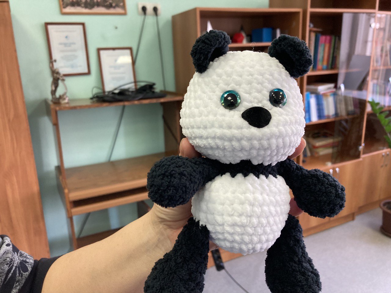 Отправляем в СВО талисманы-игрушки, связанные руками ребят.