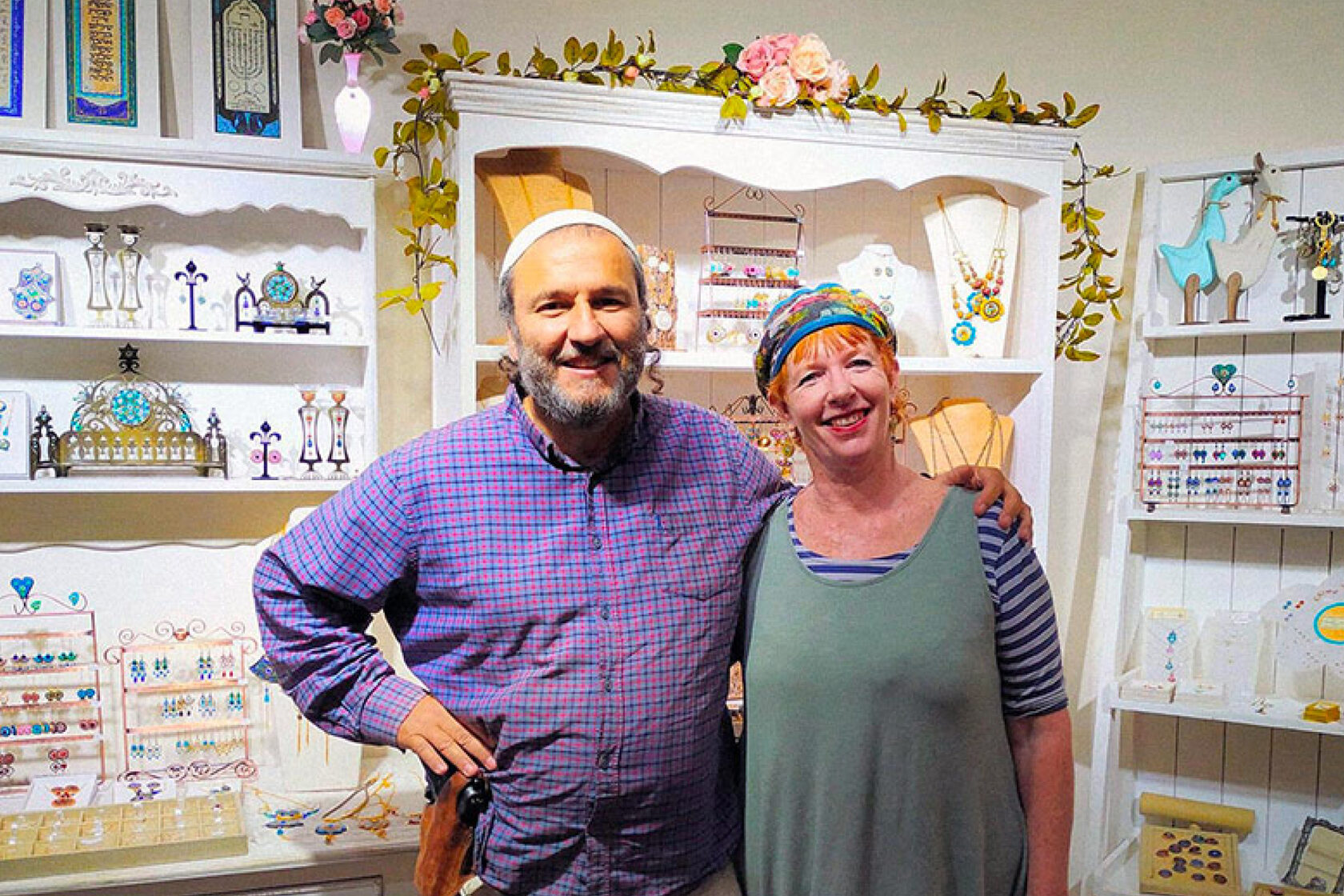 Support Israel With Lev Haolam Boxes