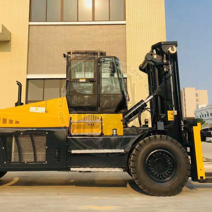 Купить погрузчик JAC CPCD250. Дизельный двигатель