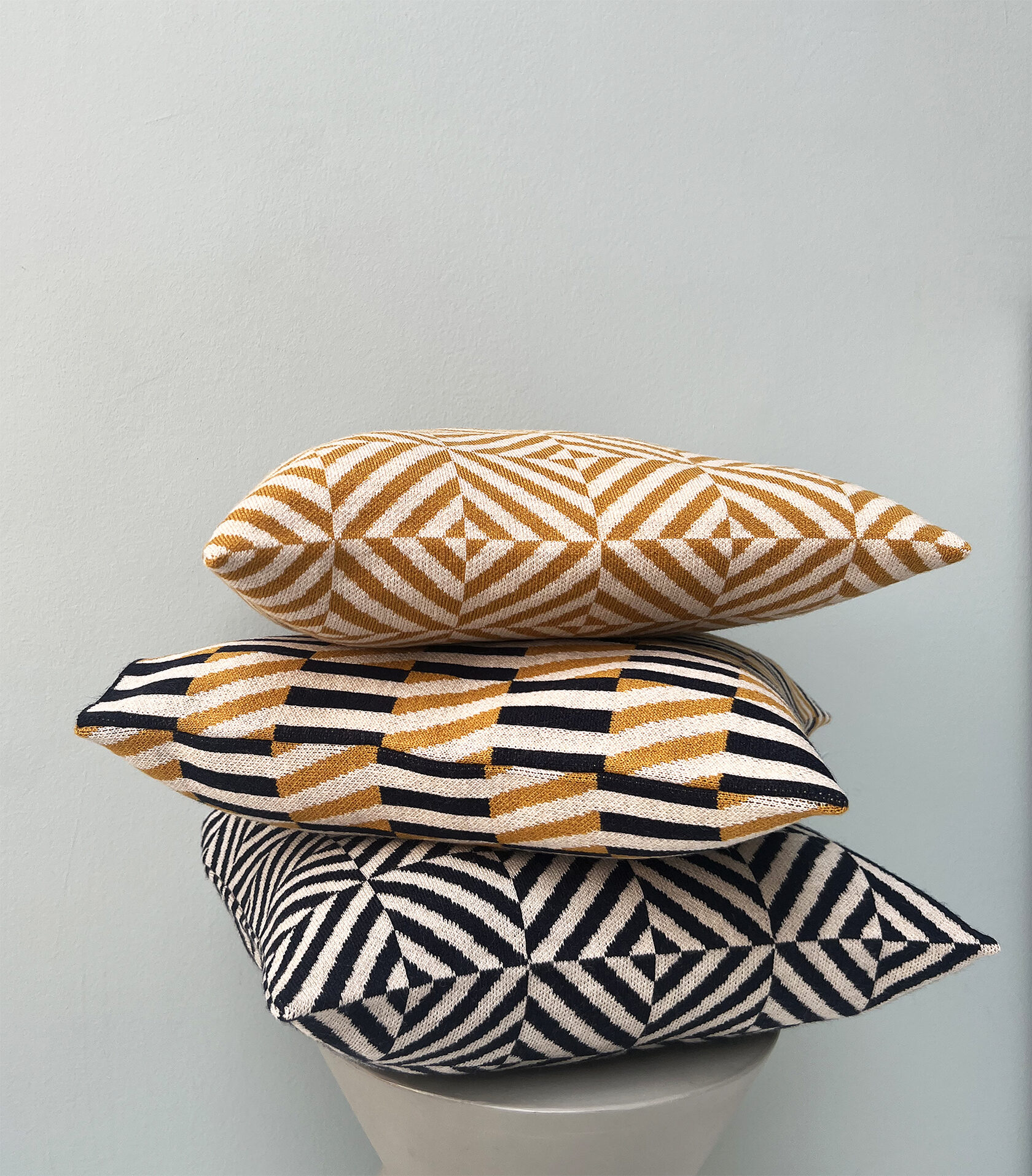 Мягкие вязаные пледы и наволочки для подушек || Northern Factory